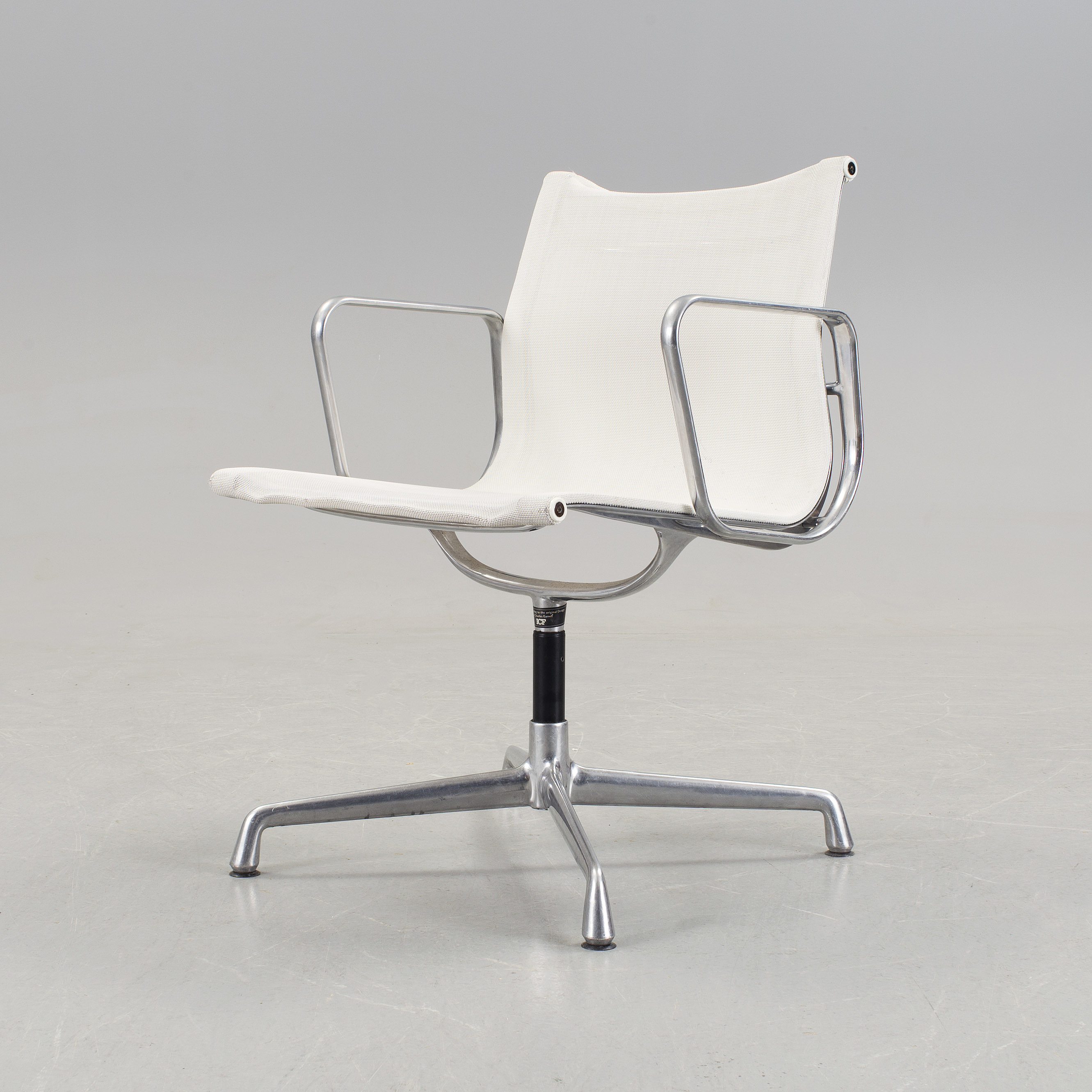 CHARLES & RAY EAMES, STOL, "Aluminium Group Chair 108" för ICF. - Bukowskis