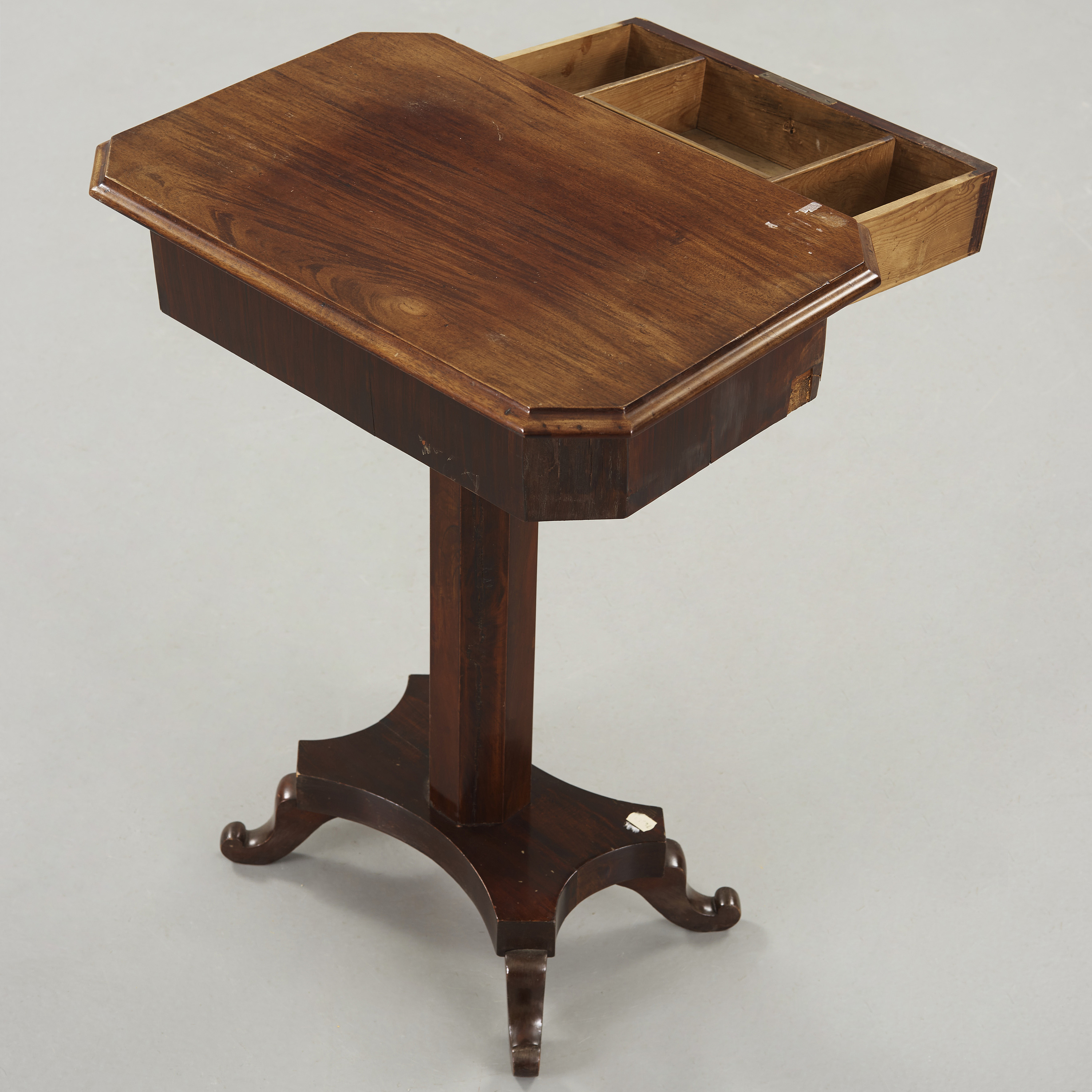 A mid 1800s table. - Bukowskis