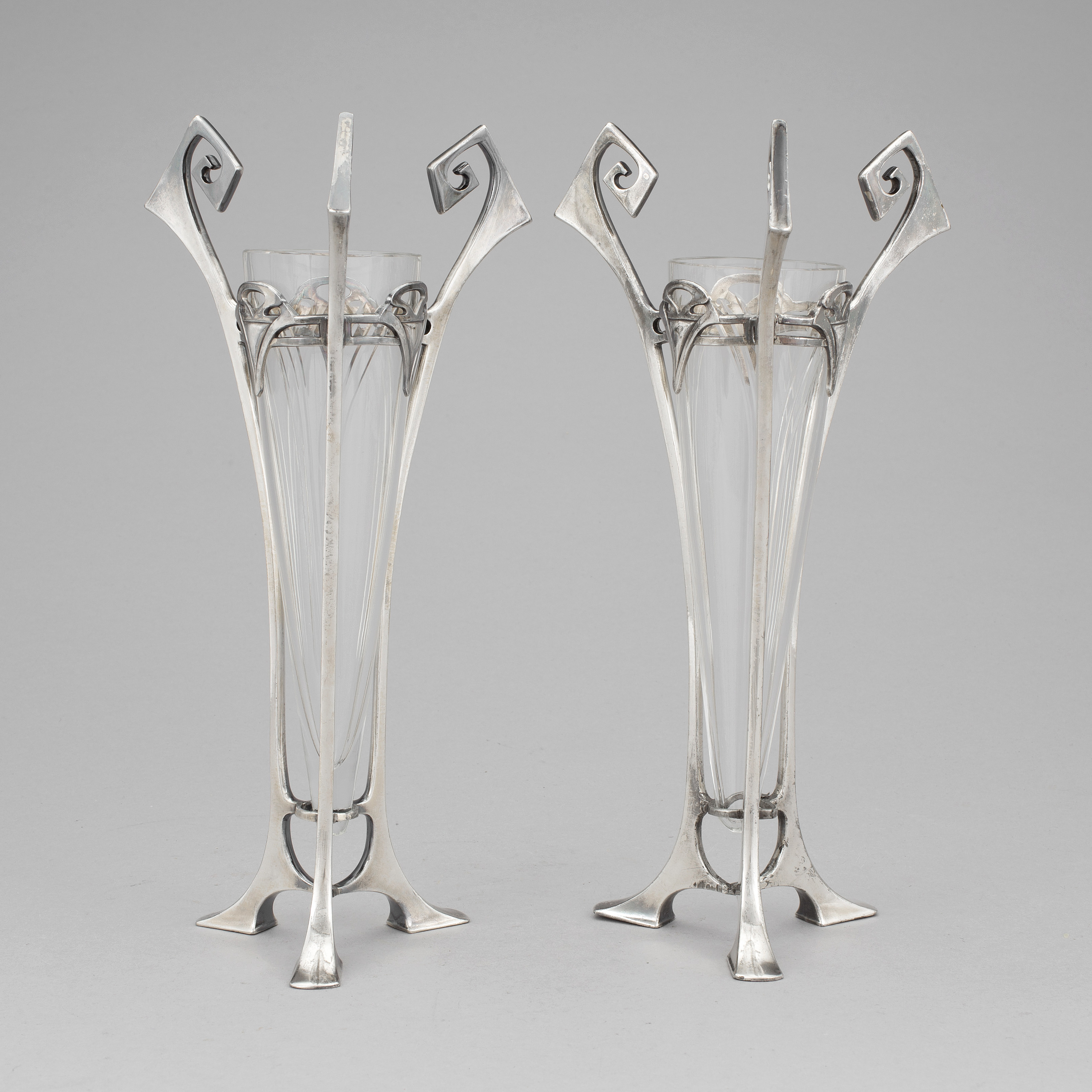 A PAIR OF art nouveau GLASS AND METAL VASES, circa 1900. - Bukowskis