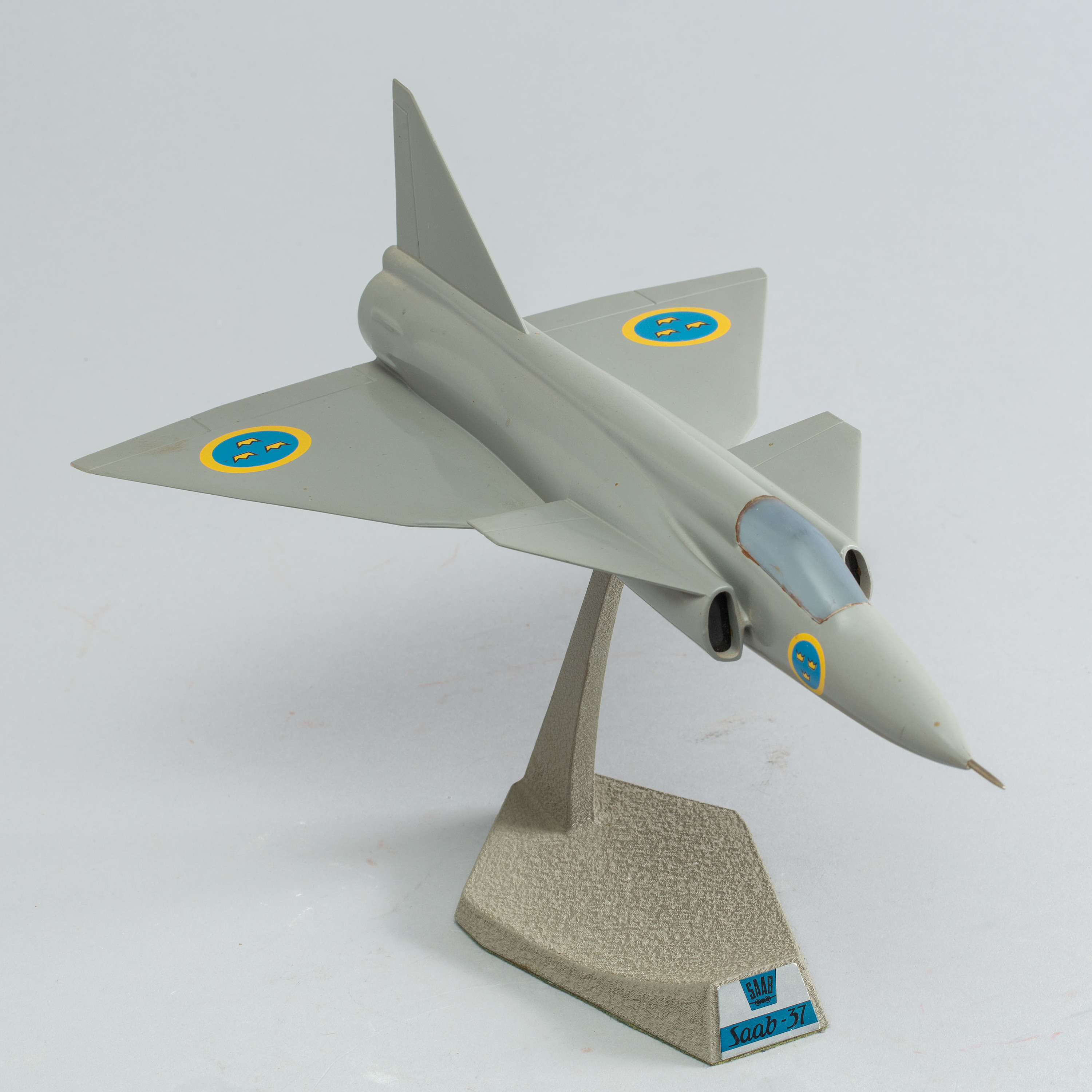 A MODELL AEROPLANE, "37 Viggen" Saab. - Bukowskis