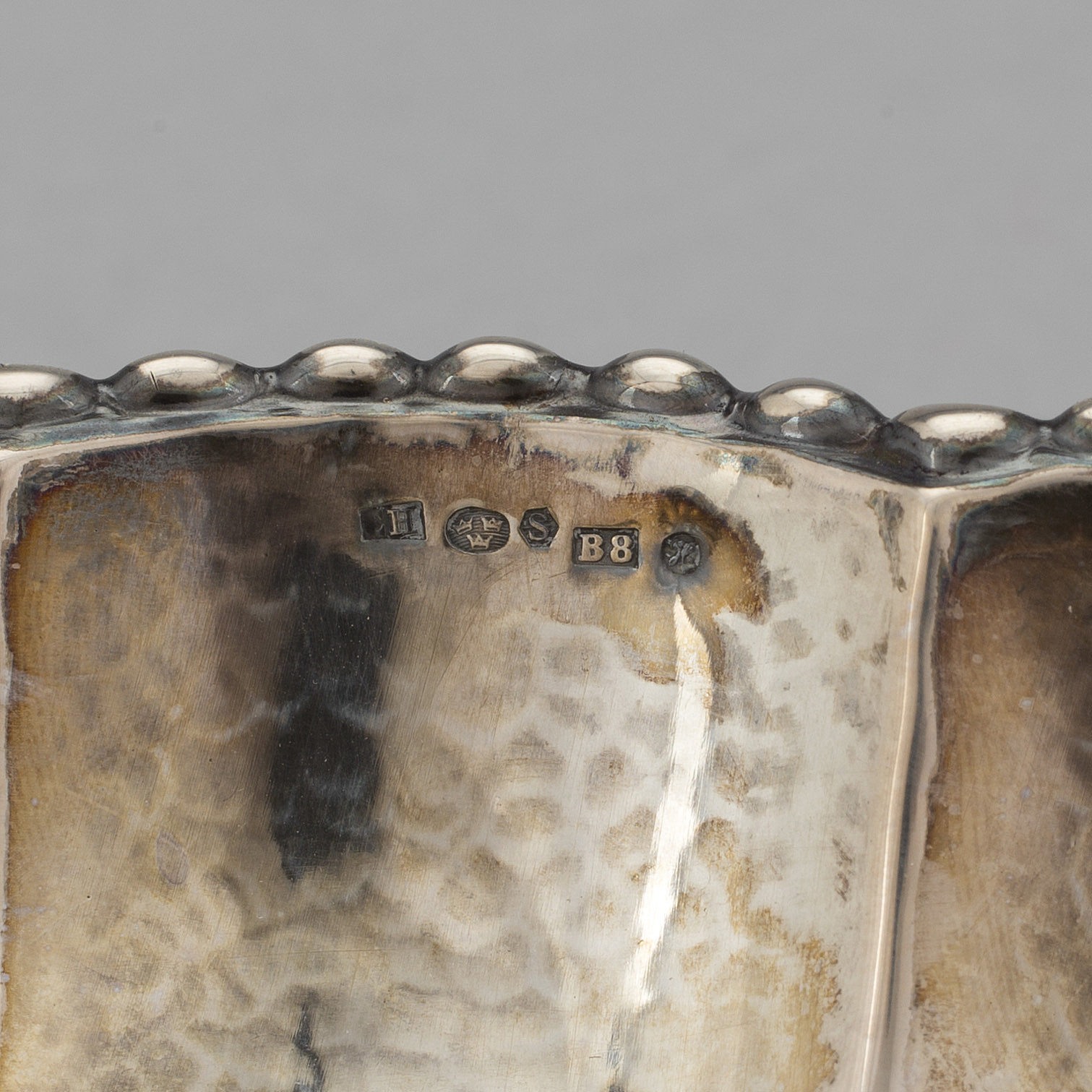 A silver dish by Carl Hoff, Helsingborg, 1928. Vikt ca 185 g. - Bukowskis