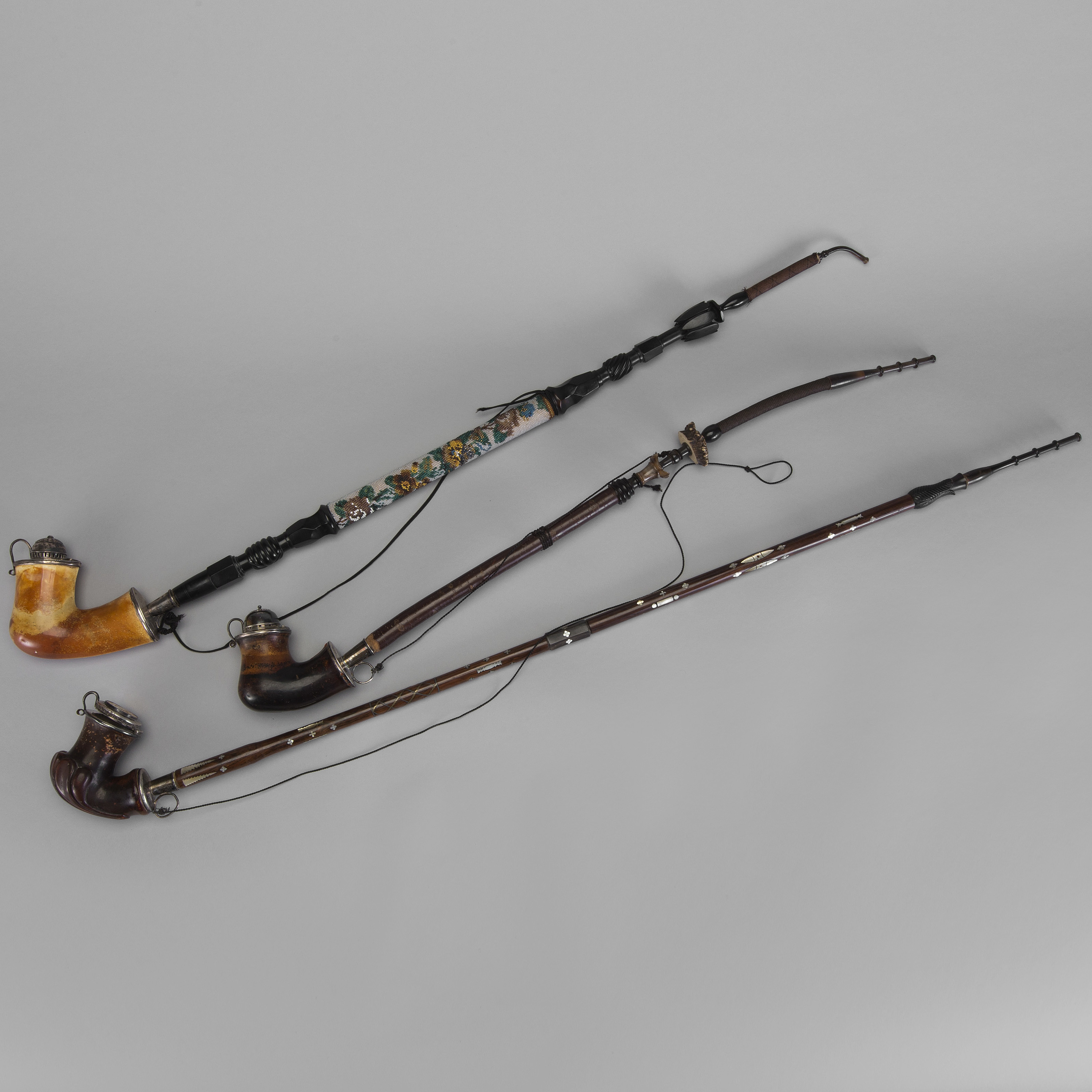 Three 18th century Swedish long pipes. - Bukowskis