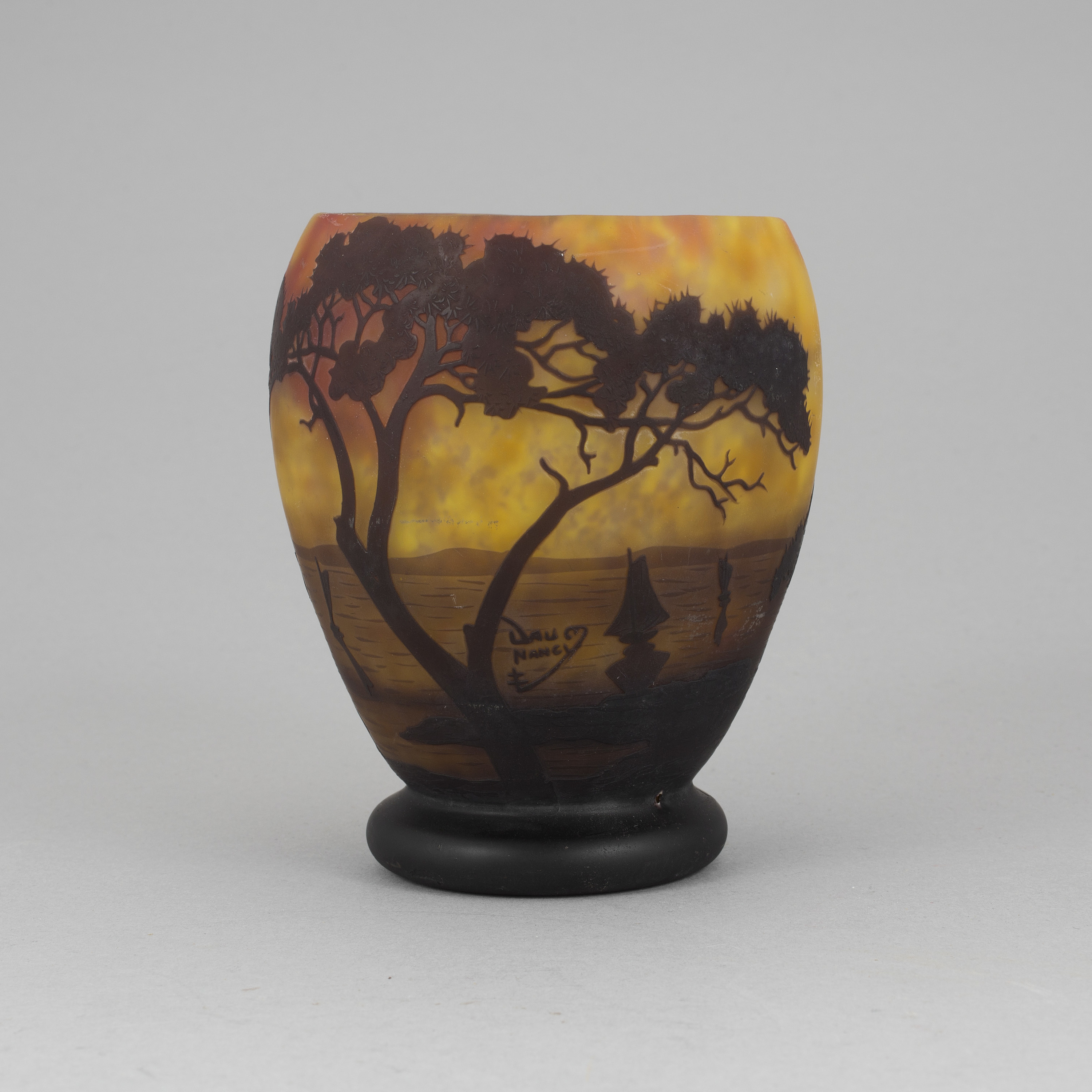 A Daum Nancy vase. - Bukowskis