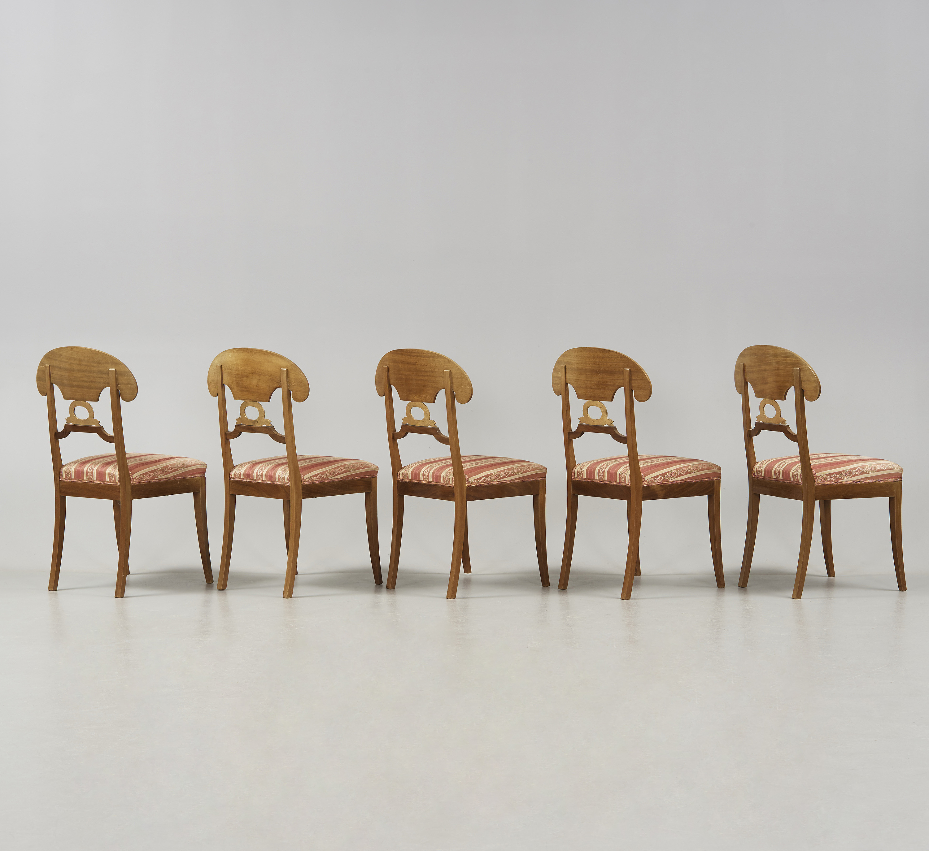 A set of 2 mahogany armchairs and 5 chairs Karl Johan-style early 20th ...