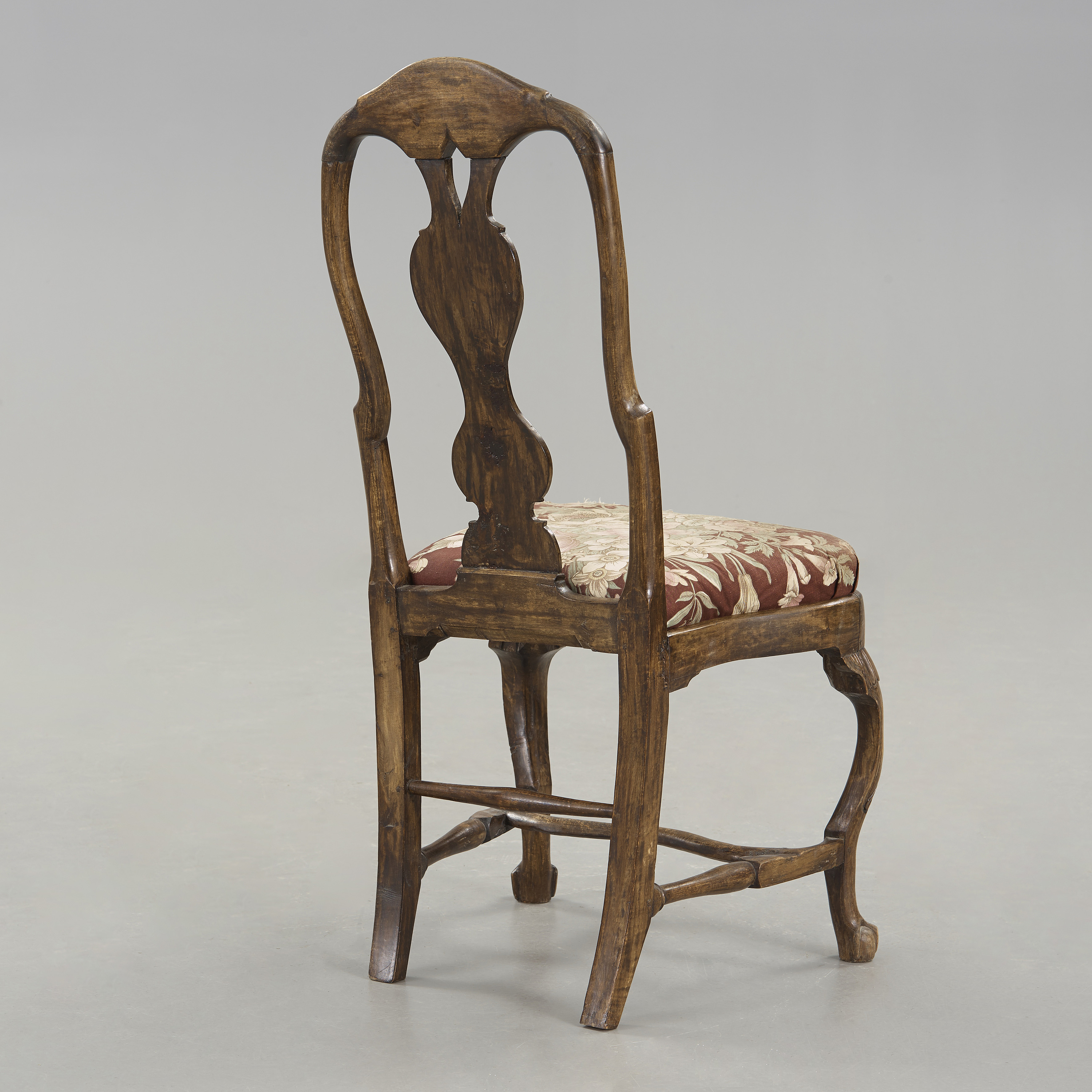 An 18th century rococo chair. - Bukowskis