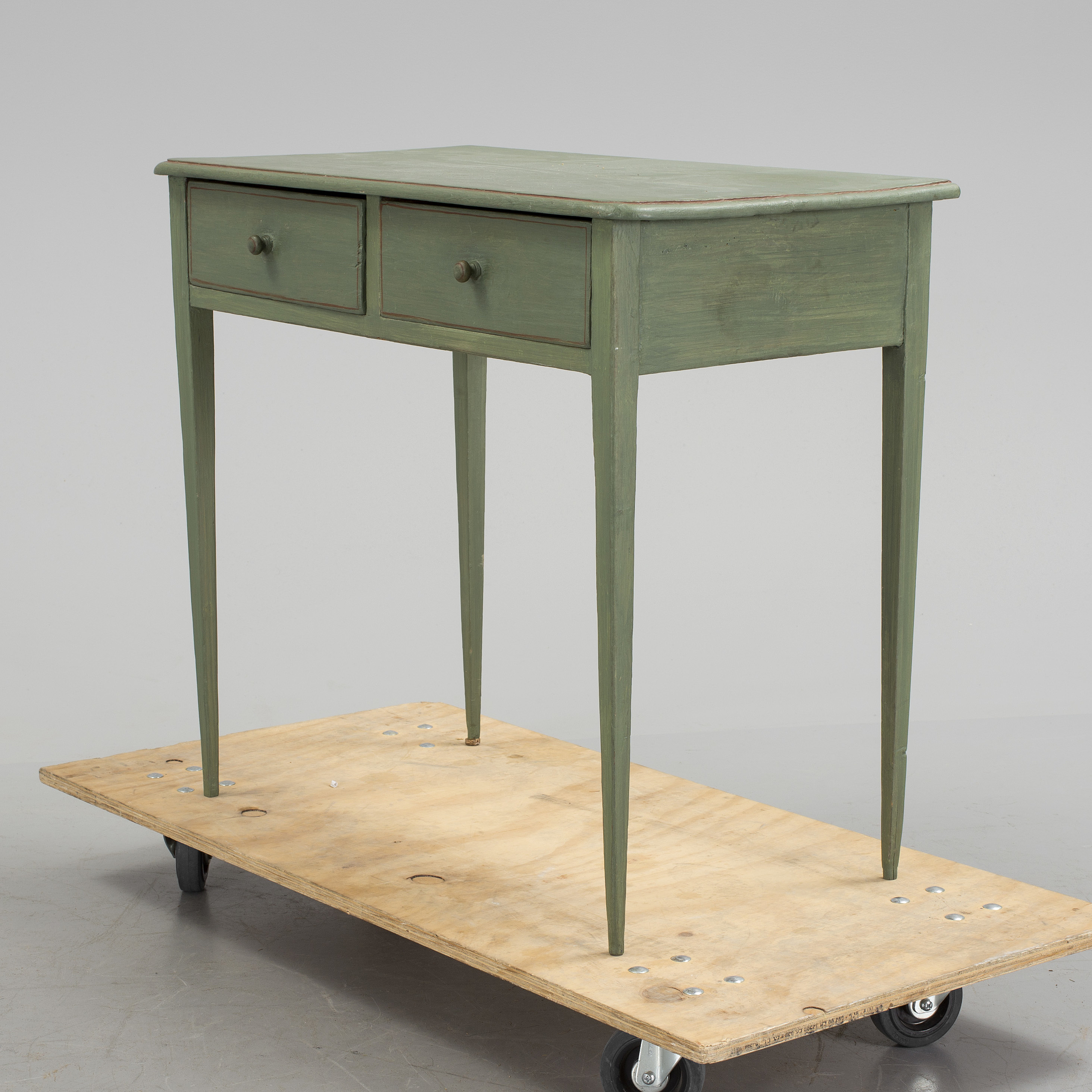 A mid 1800s table. - Bukowskis