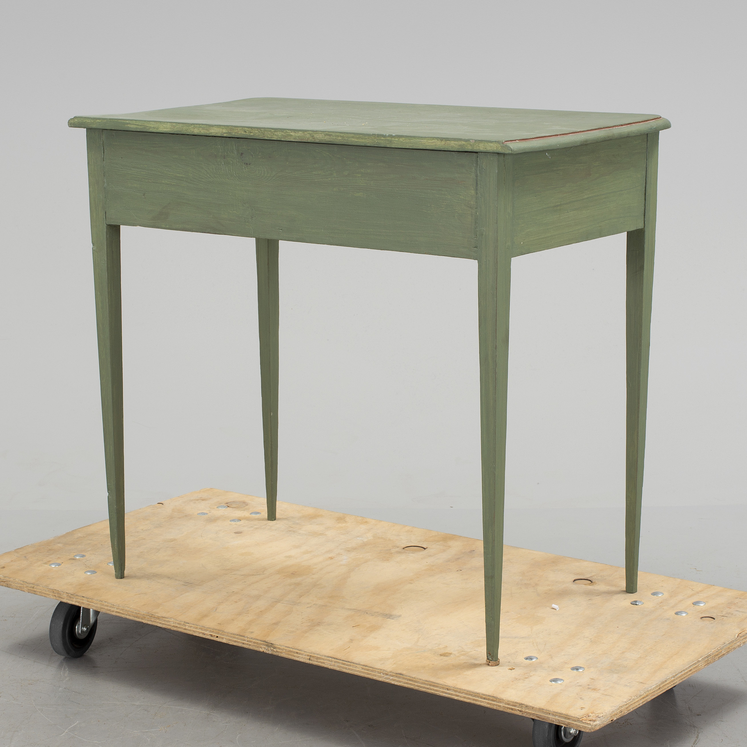 A mid 1800s table. - Bukowskis