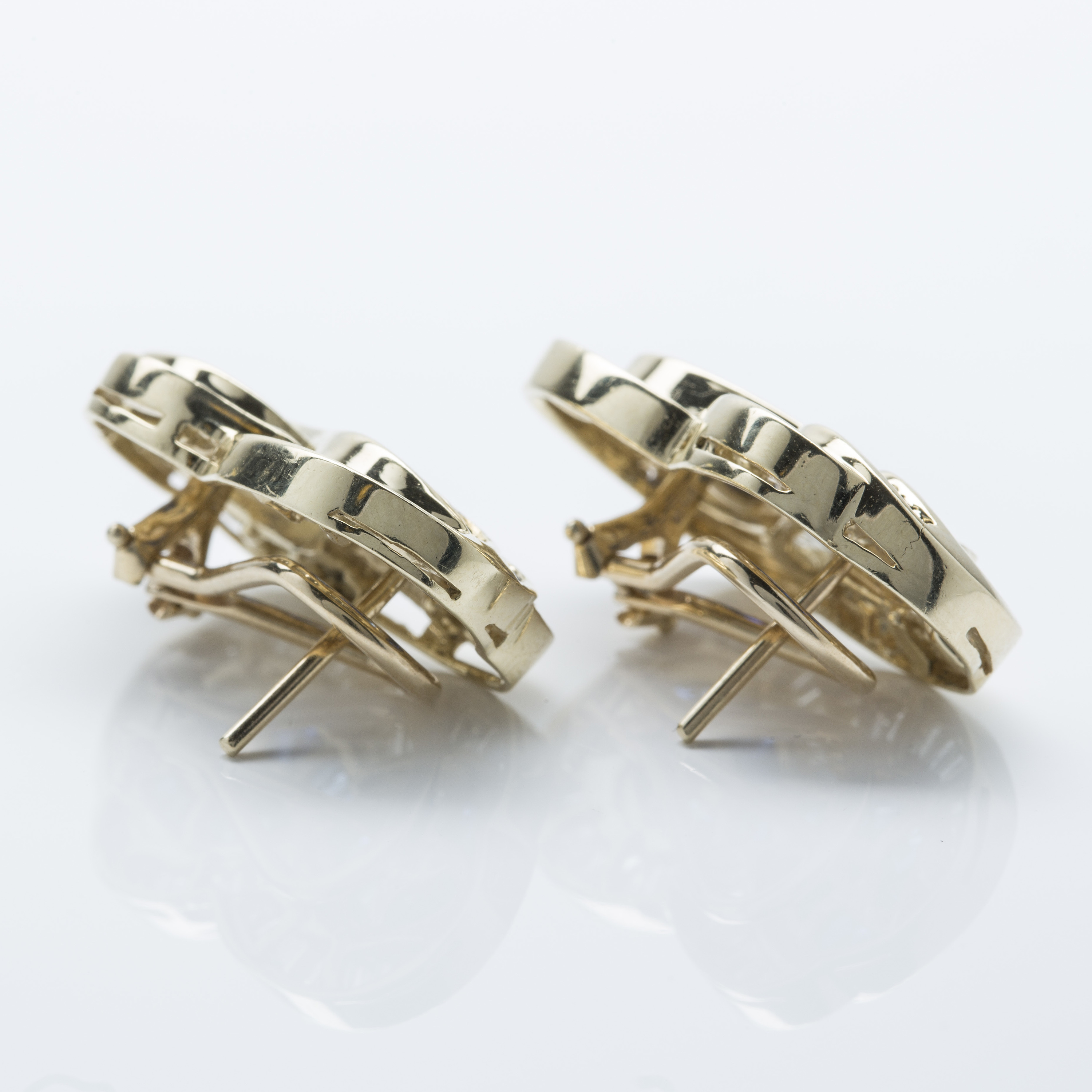 A ca 3.40 trapeze-cut diamond earrings with ca 4.00 ct trapeze-cut ...