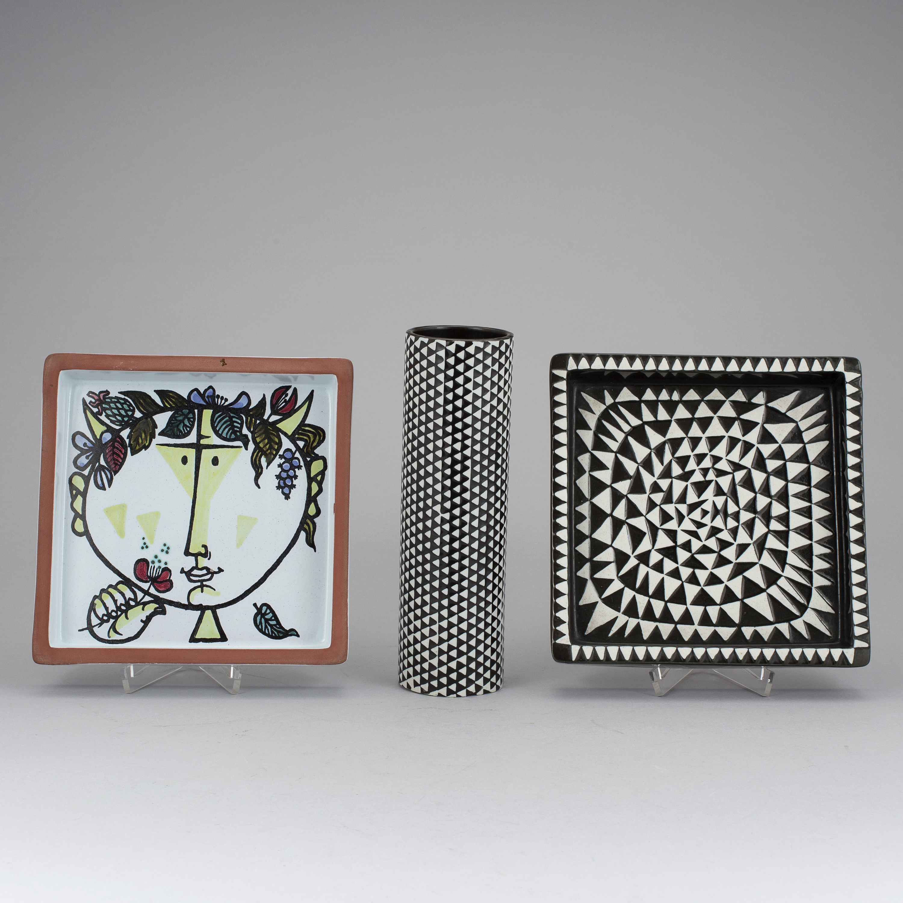 STIG LINDBERG, 2 dishes and 1 vase. - Bukowskis