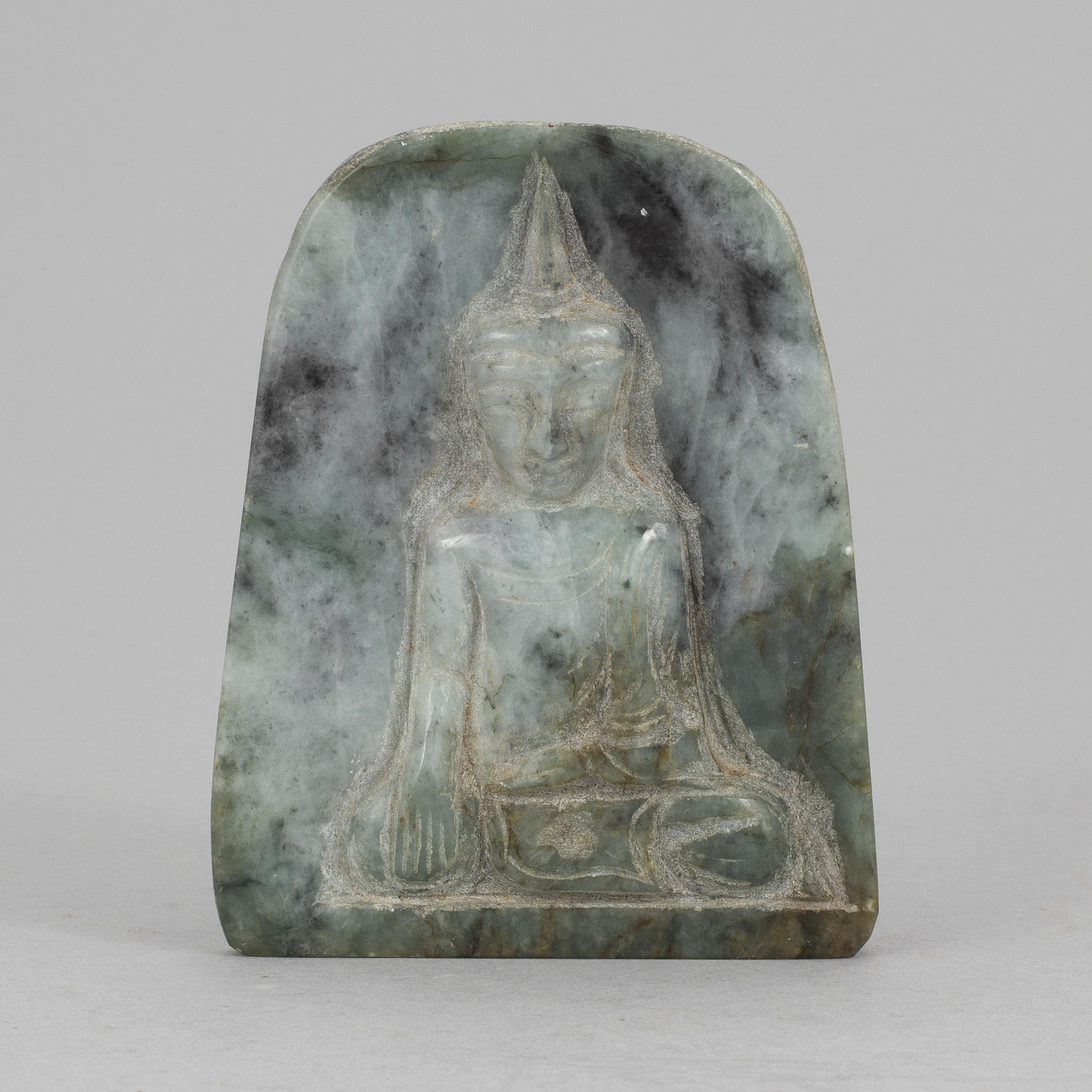 FIGUR, buddha, troligen jadeit. - Bukowskis