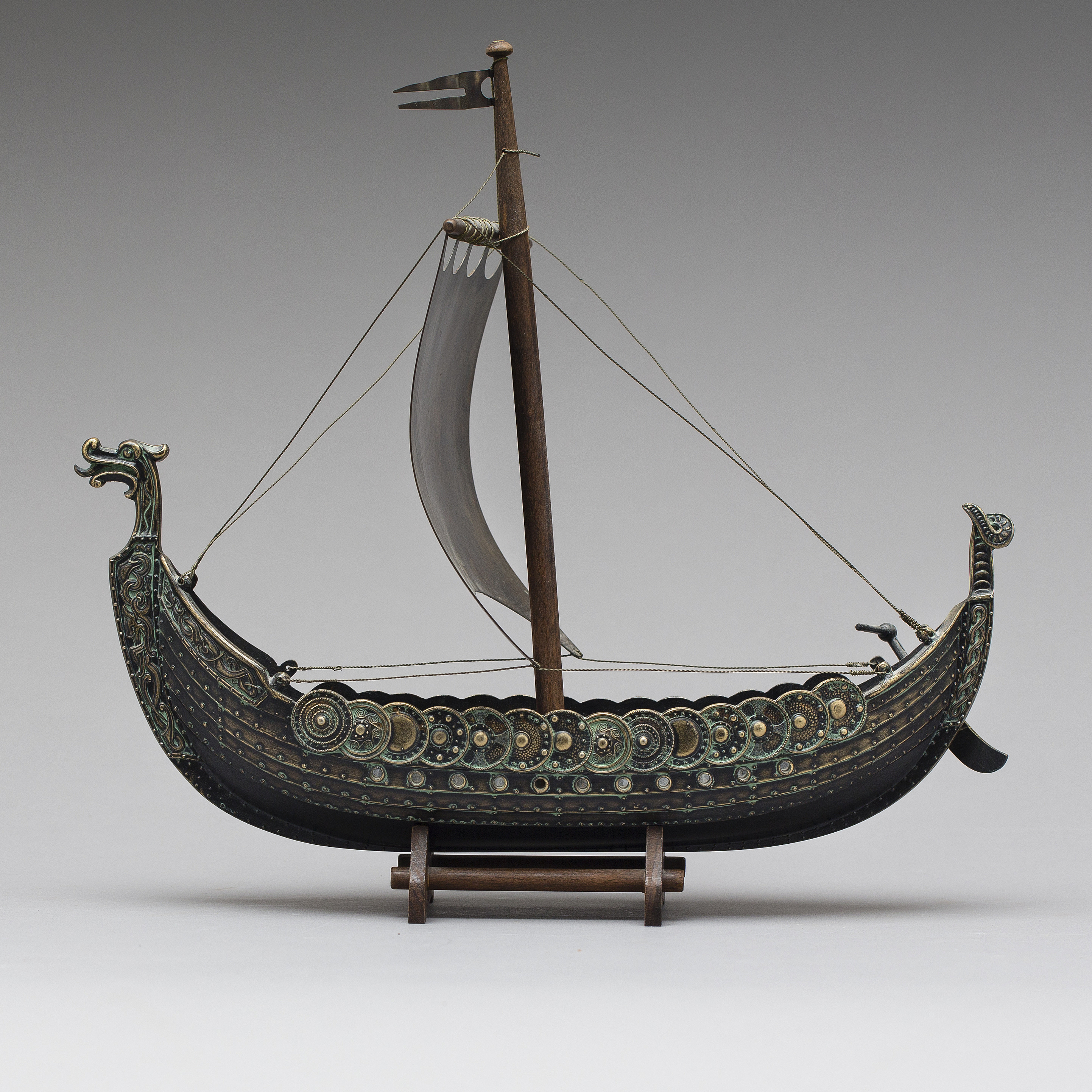 VIKINGASKEPP, metall, 1900-talets andra hälft. - Bukowskis