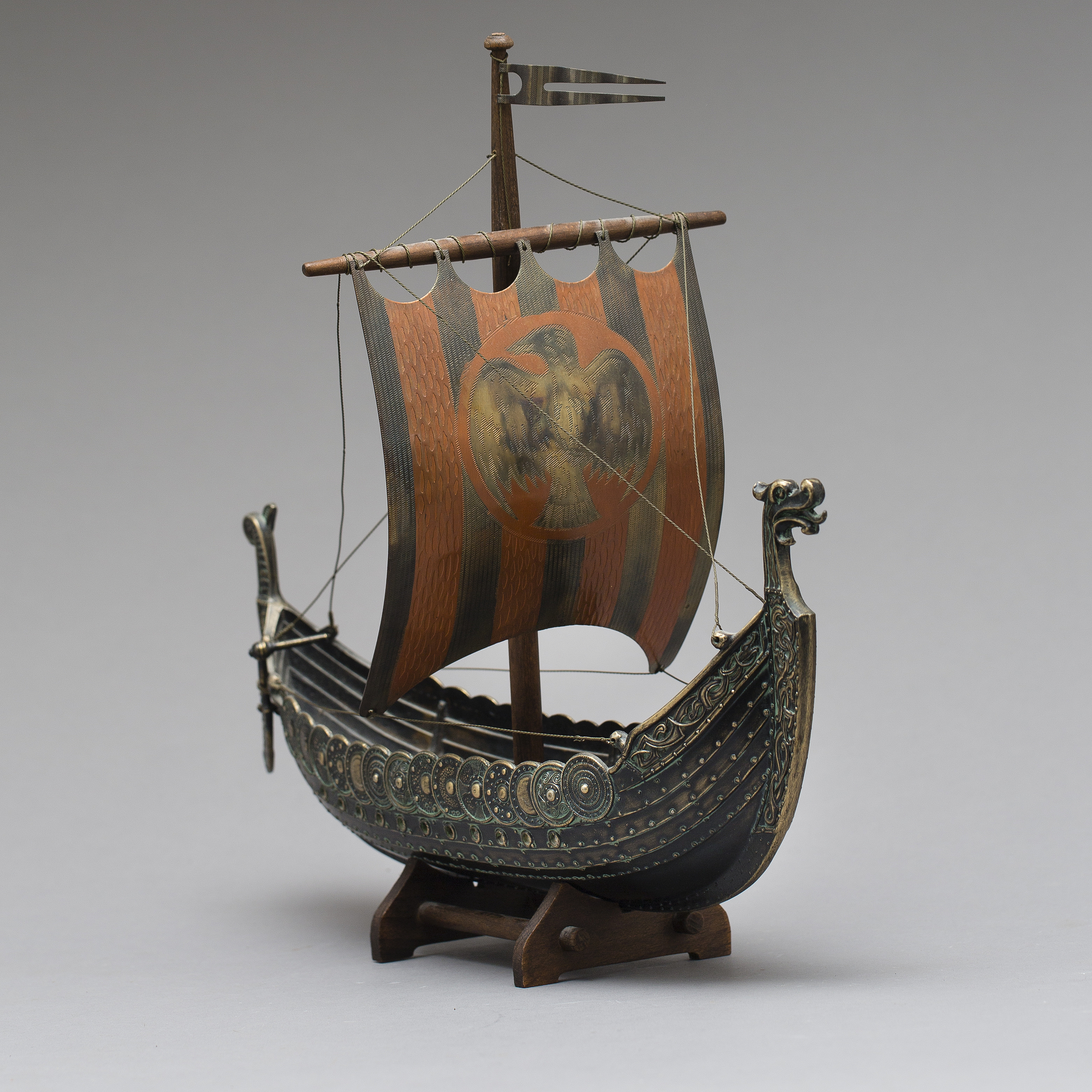 VIKINGASKEPP, metall, 1900-talets andra hälft. - Bukowskis