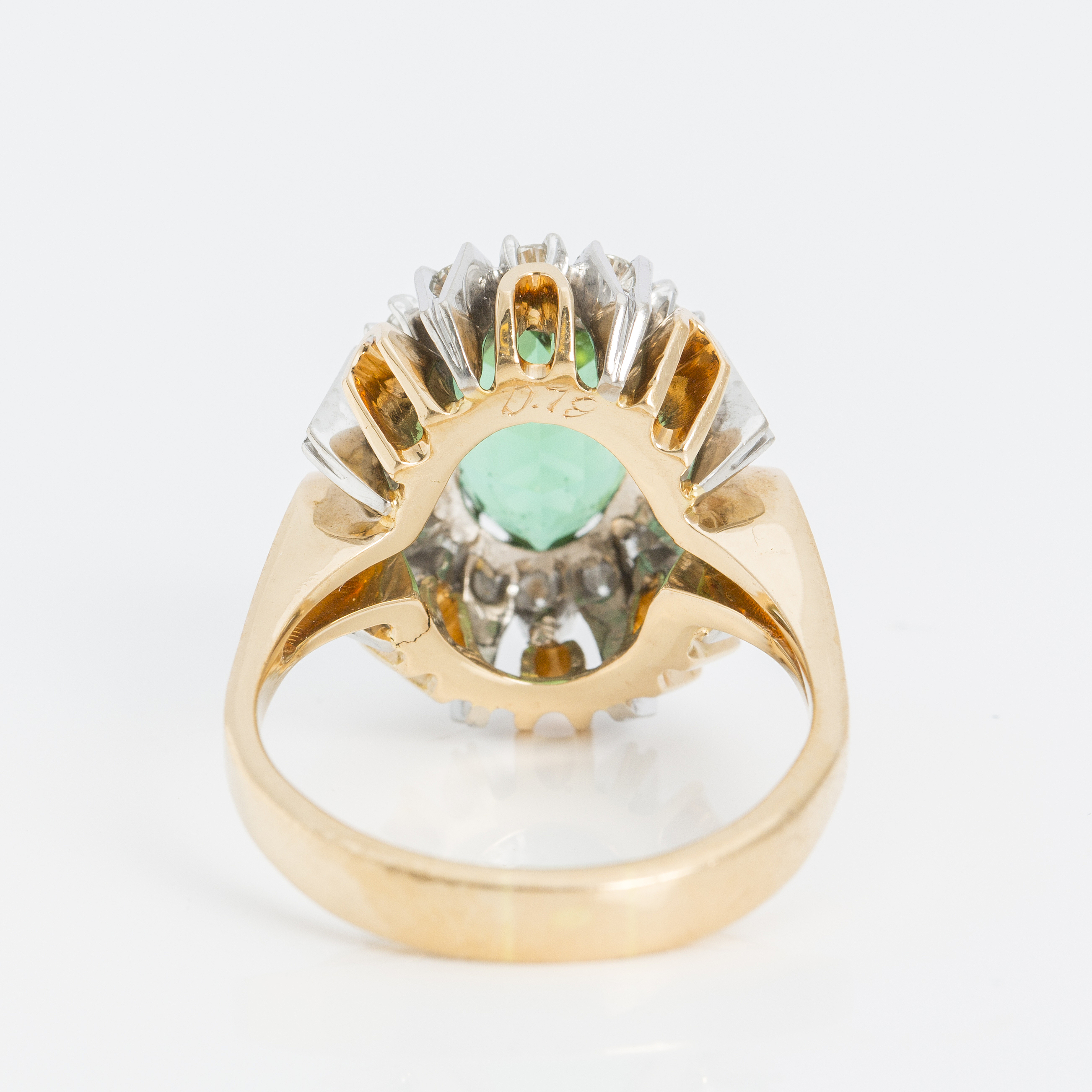 RING, 18K guld och vitguld med fasettslipad turmalin samt briljantslipade diamanter ca 0.80 ct ...