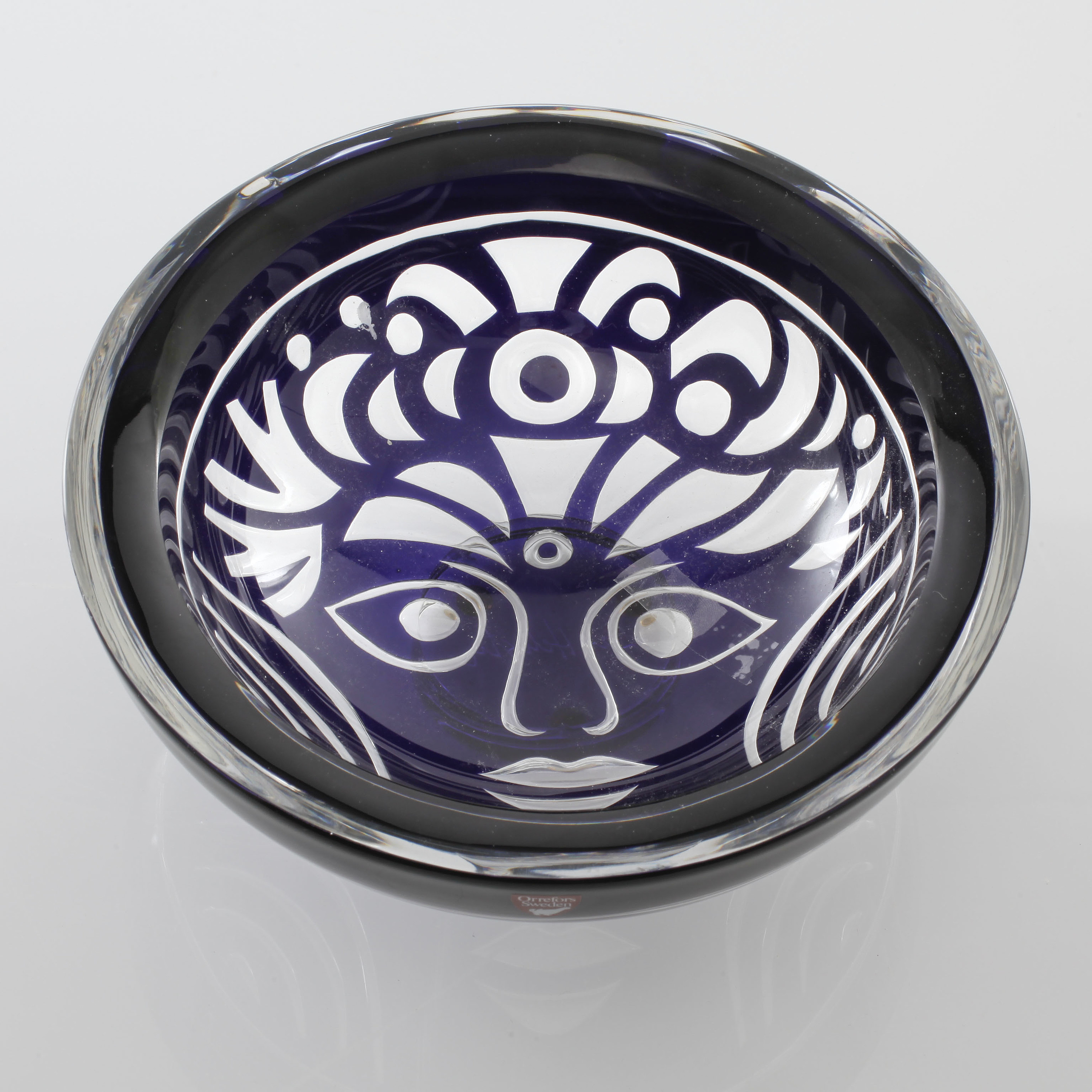 LARS HELLSTEN, a glass bowl, Orrefors Gallery, dated -88. - Bukowskis