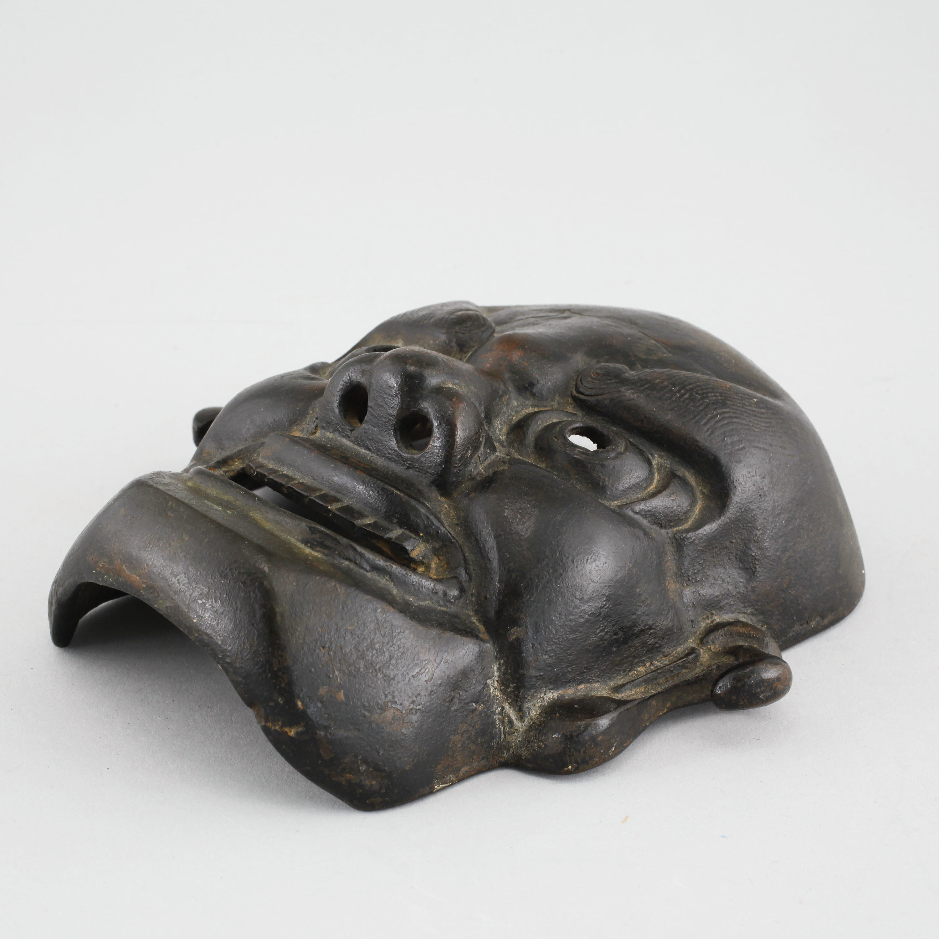 A bronze mask from Japan, Meiji (1868- 1912). - Bukowskis