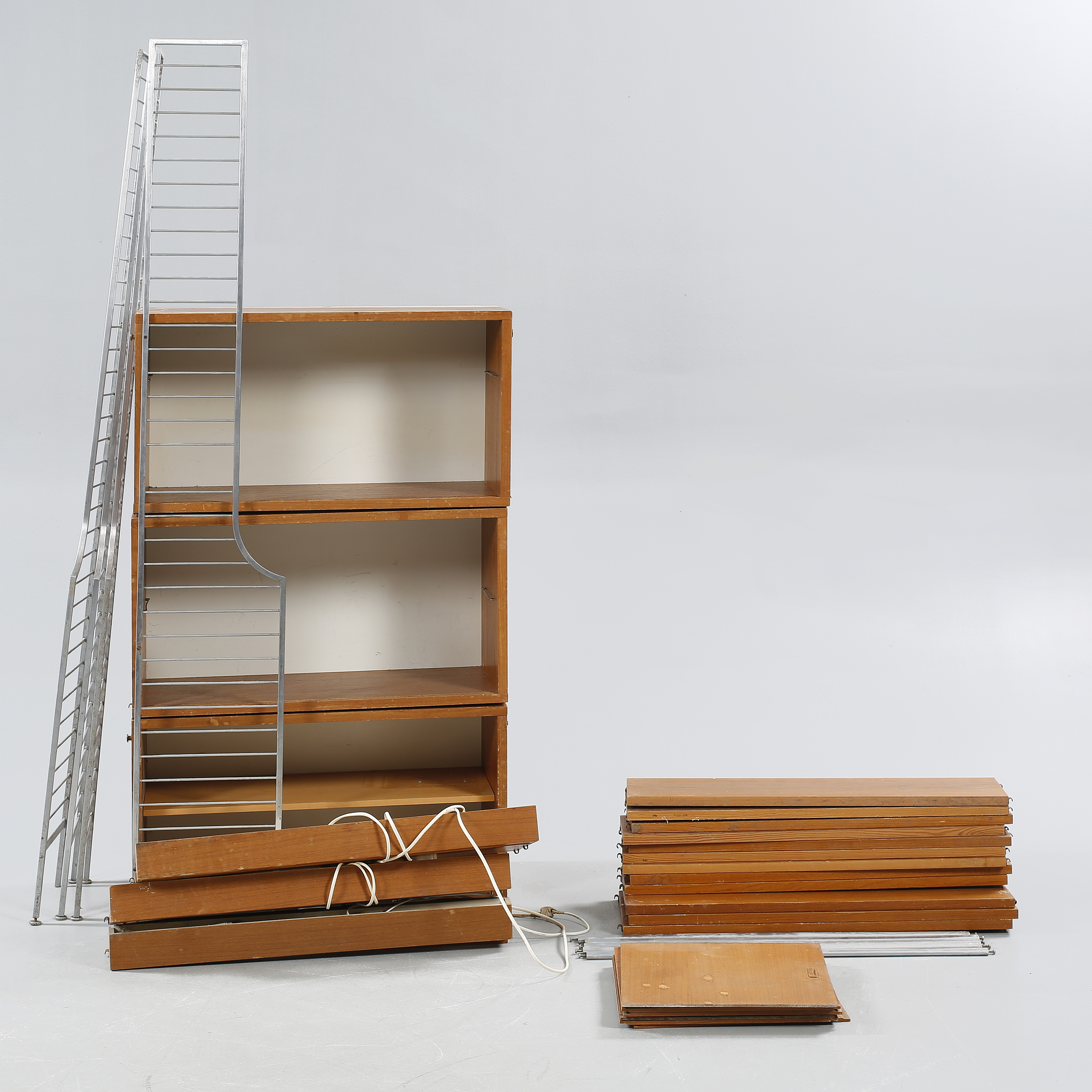 BOKHYLLA, "String", Nils Strinning, 1900-talets tredje kvartal. - Bukowskis