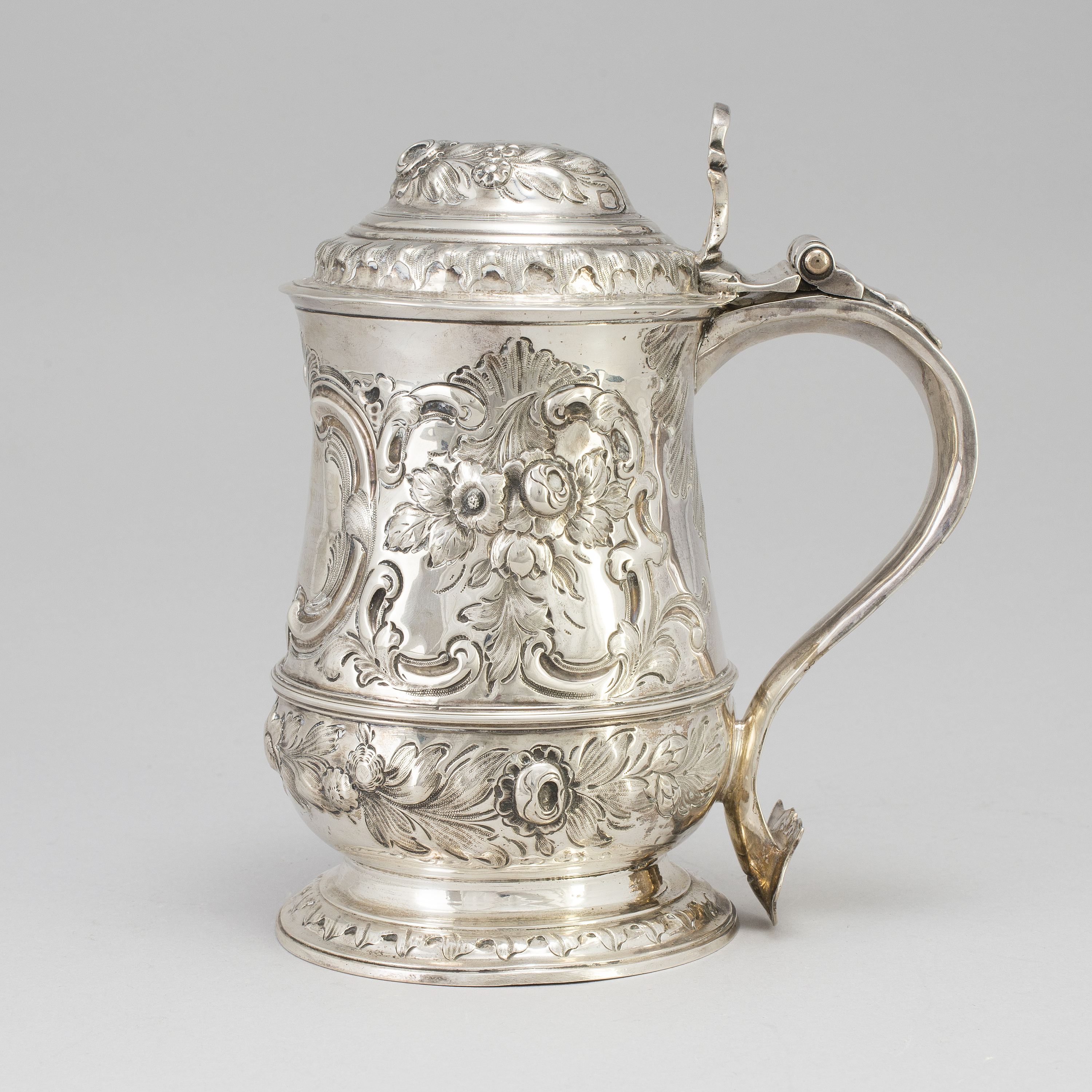 A silver drinking tankard London 1751. Weight ca 740 gram. - Bukowskis