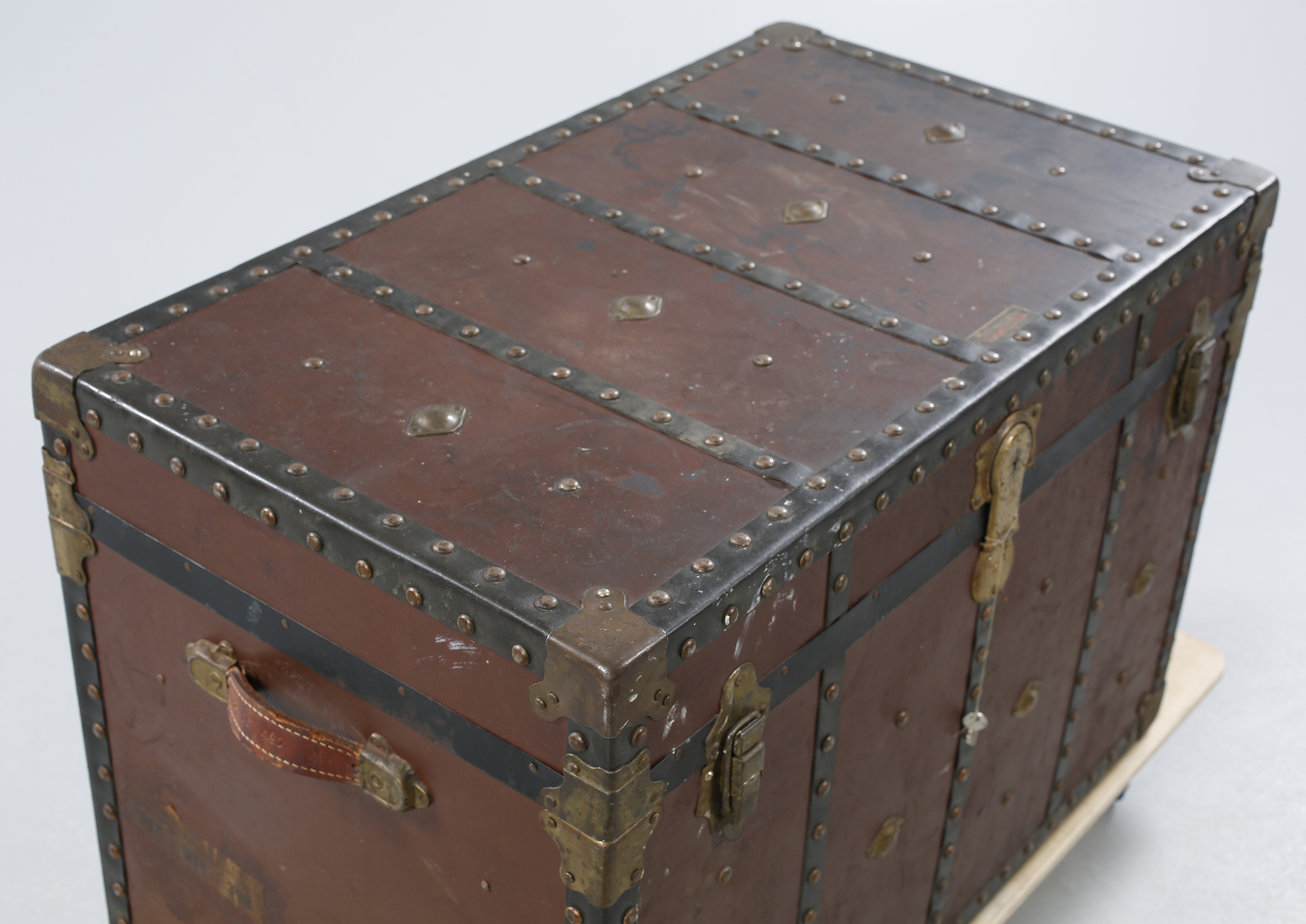 A trunk from Multnomah Baggageman Proof, Portland, around 1900. - Bukowskis