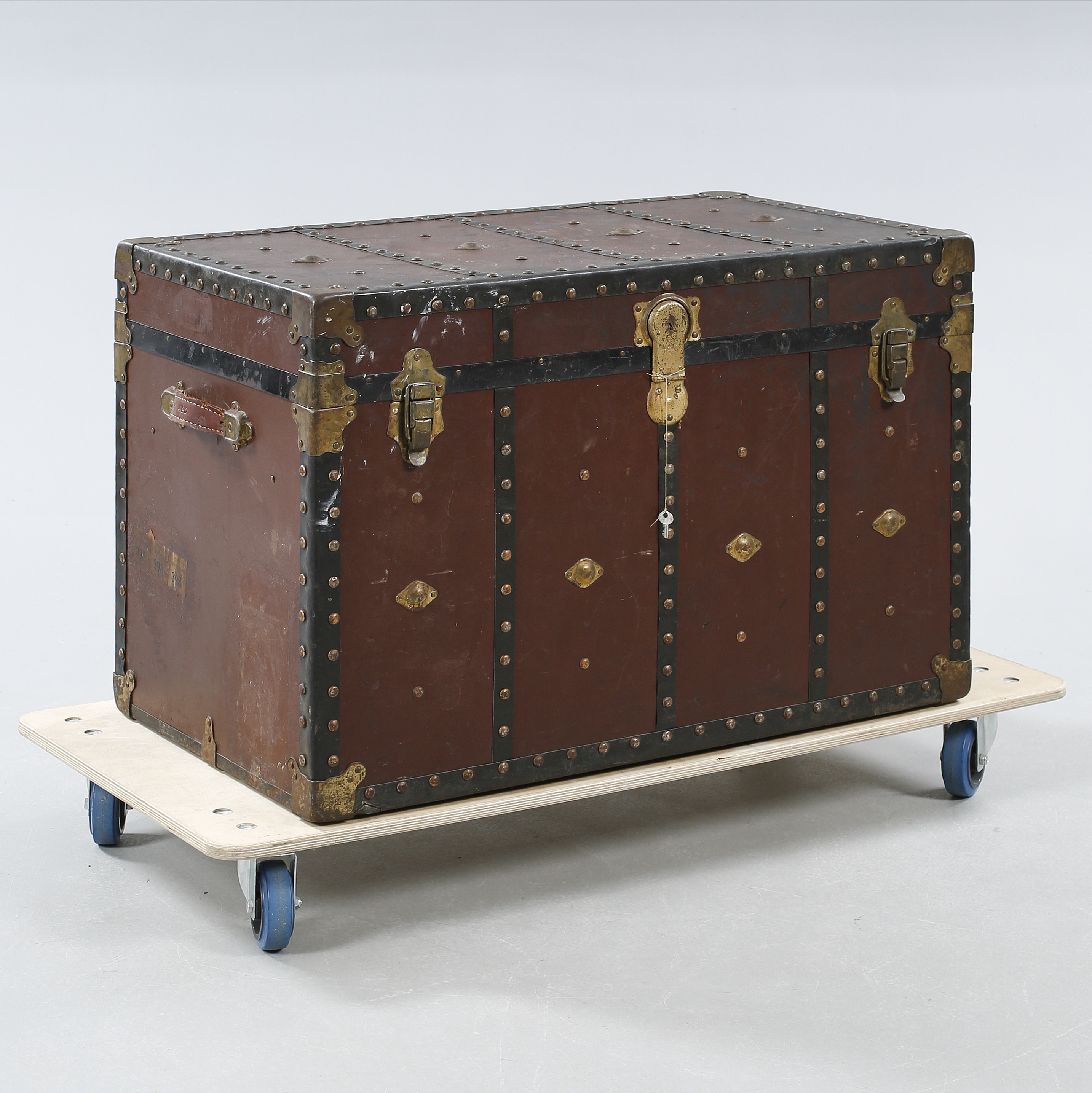 A trunk from Multnomah Baggageman Proof, Portland, around 1900. - Bukowskis