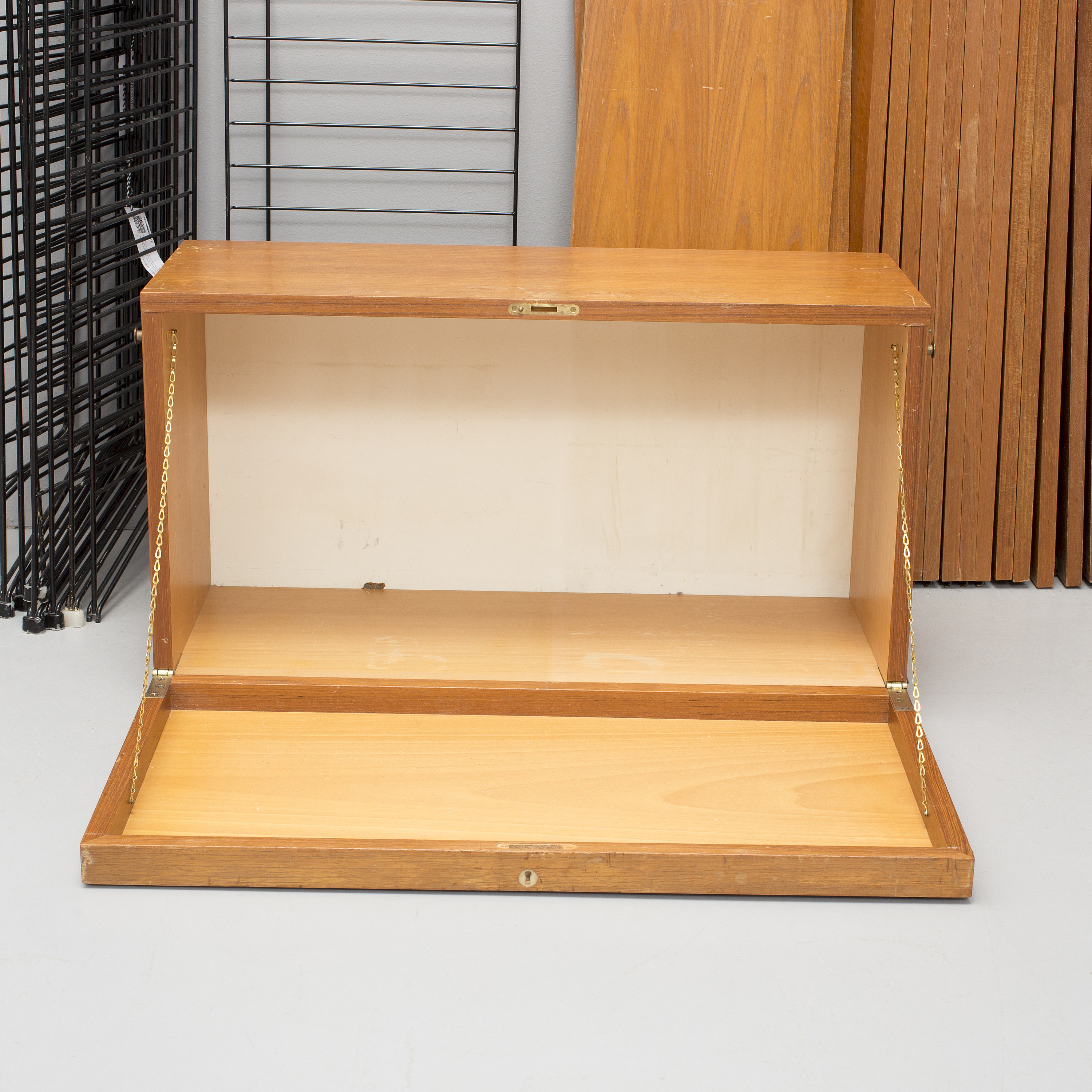 A set of 'String' shelves by Nils Strinning, 1950's. - Bukowskis