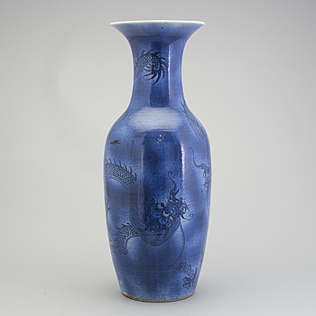 A 20th century powder blue vase with dragons. - Bukowskis