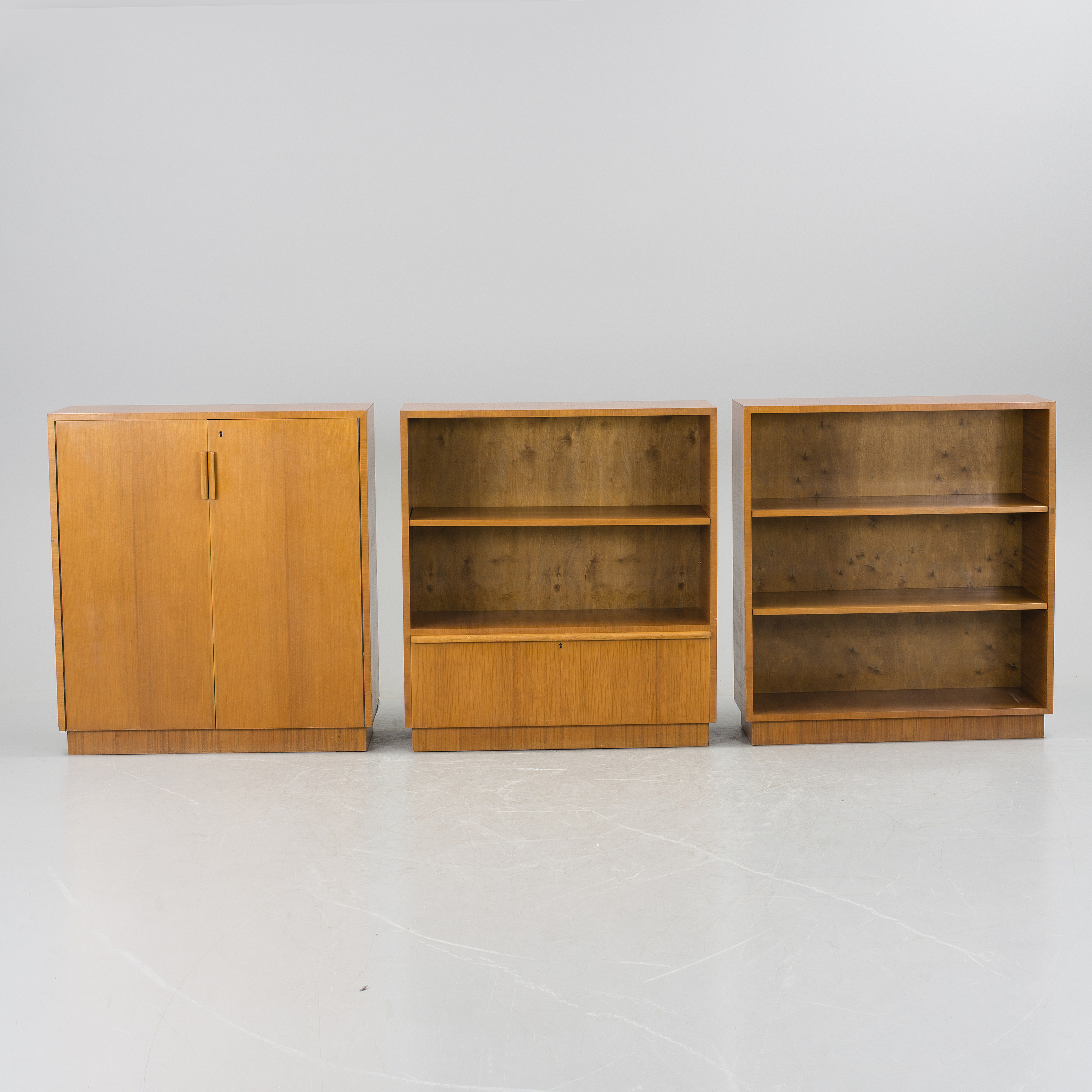A set of three shelfs / cabinet by Gustav Axel Berg. - Bukowskis