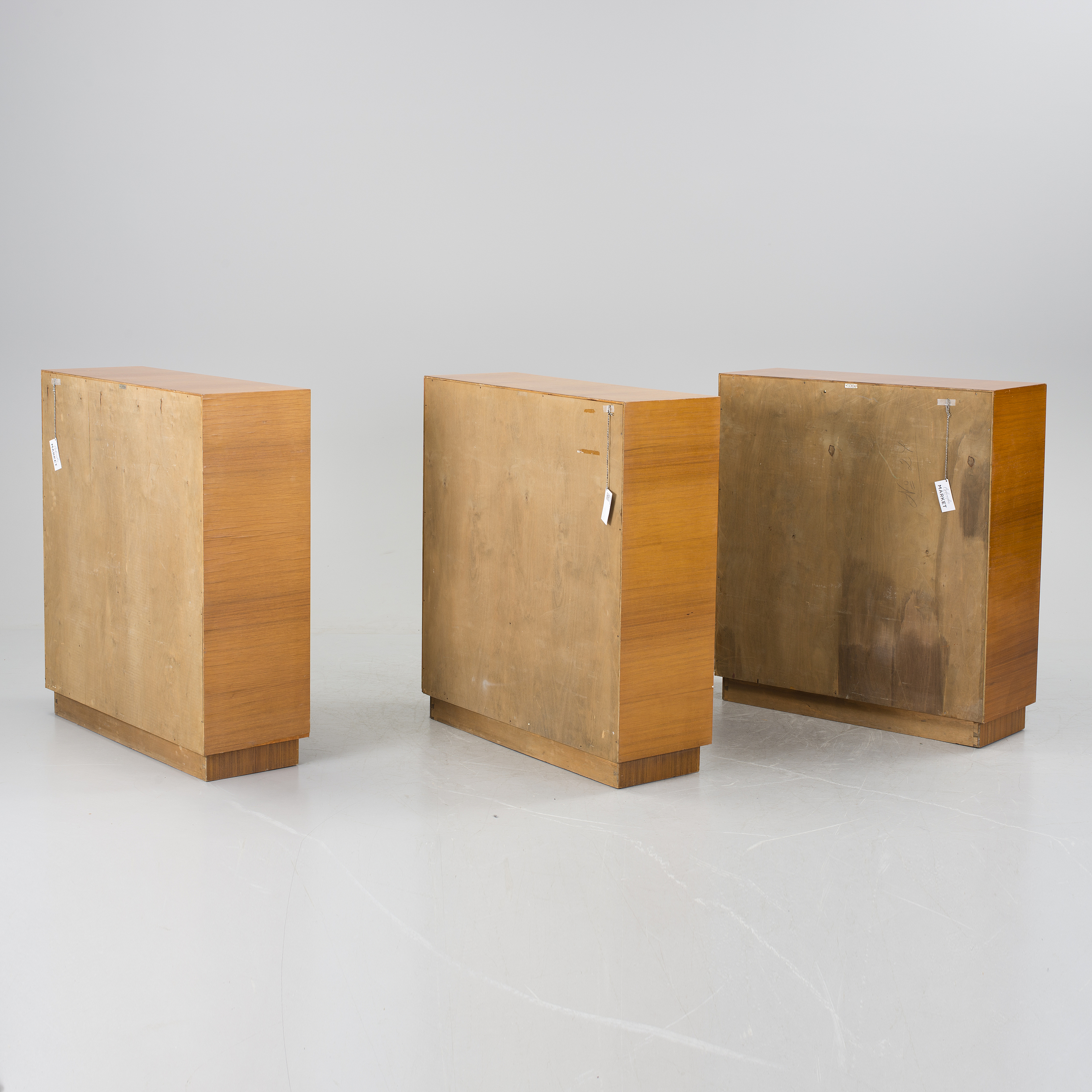 A set of three shelfs / cabinet by Gustav Axel Berg. - Bukowskis