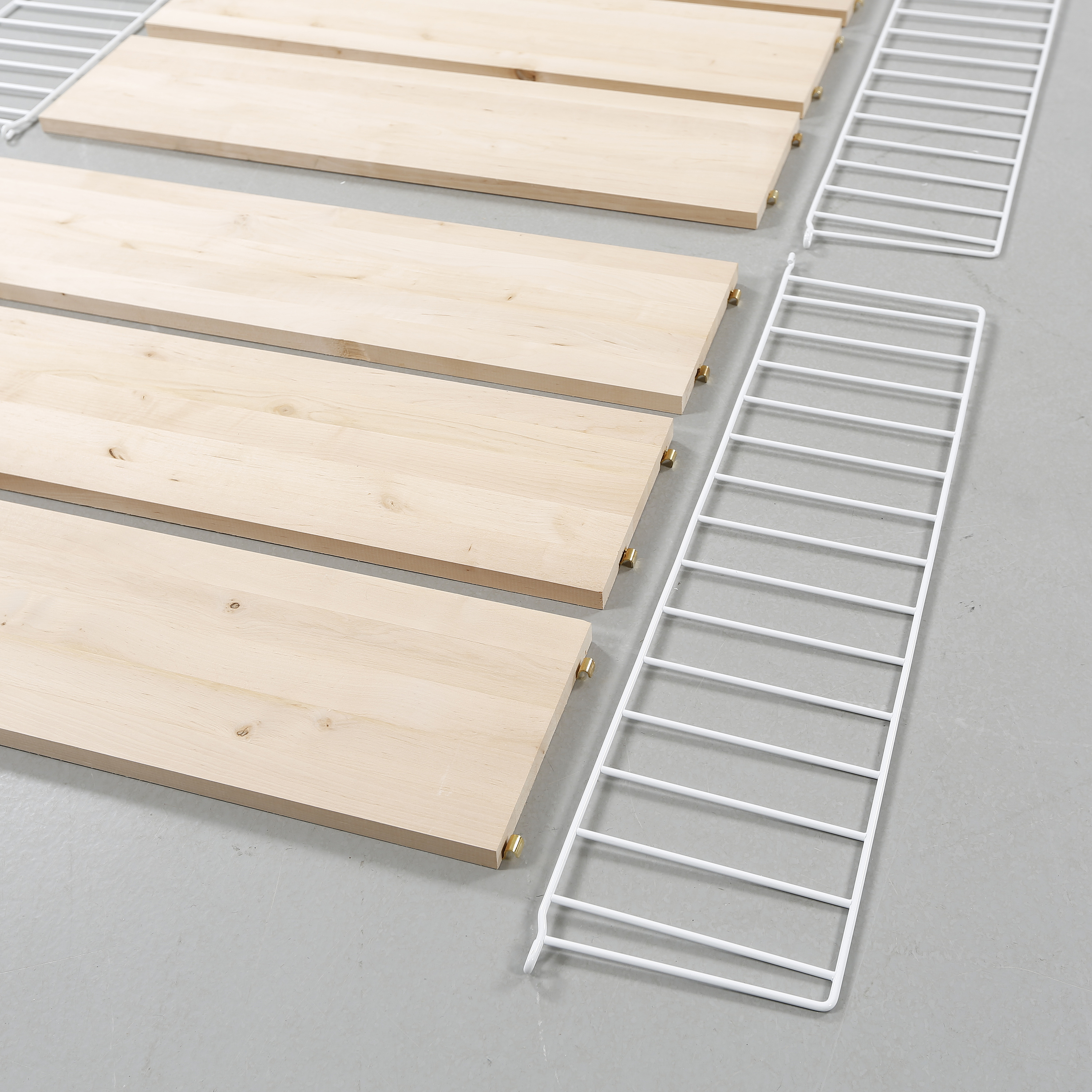 A pair of "String" shelves by Nils Strinning, 21th century. - Bukowskis
