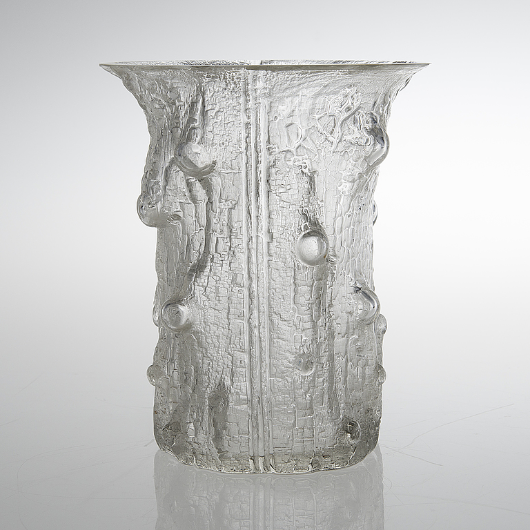 A TIMO SARPANEVA GLASS VASE, Finlandia-series, signed Timo Sarpaneva ...