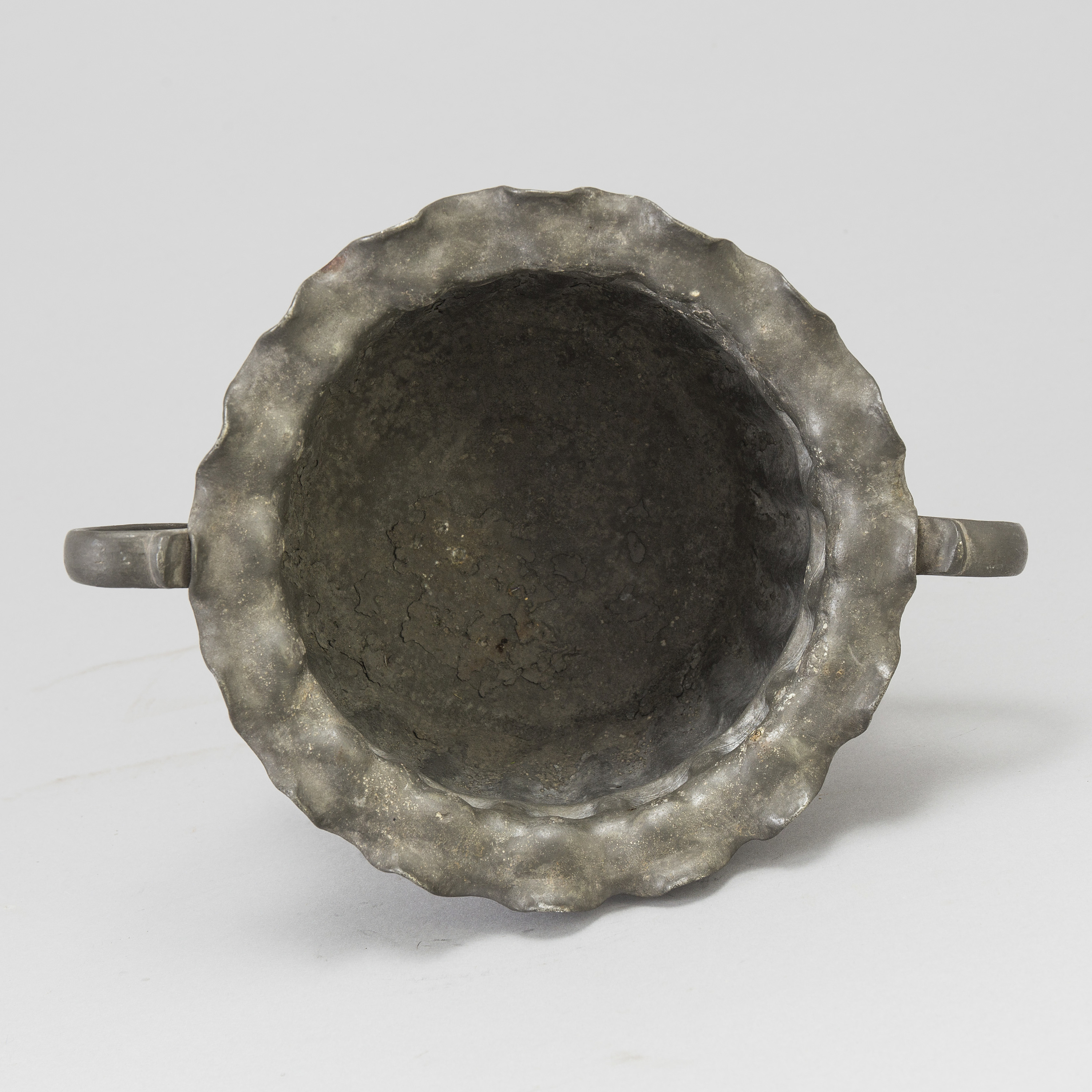 A 1700s tid flower pot. - Bukowskis