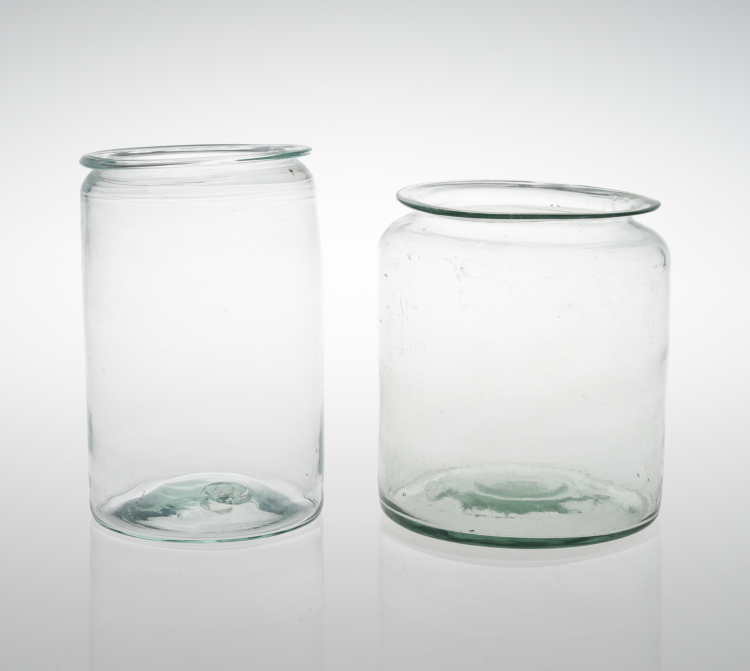 GLASBURKAR, 5 st, 1900-talets första hälft. - Bukowskis