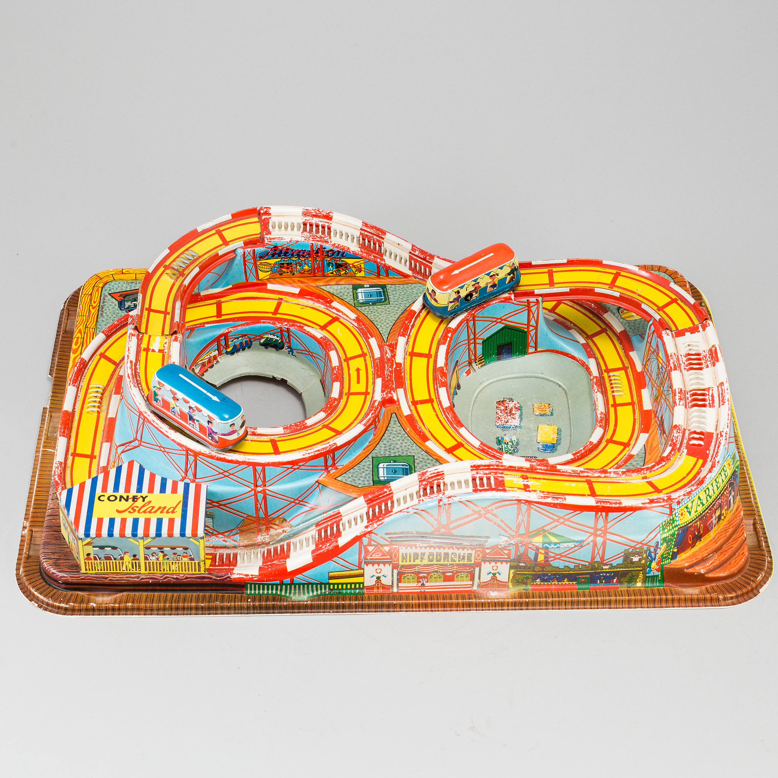 A 1960's German toy car track with two mechanic buses. - Bukowskis