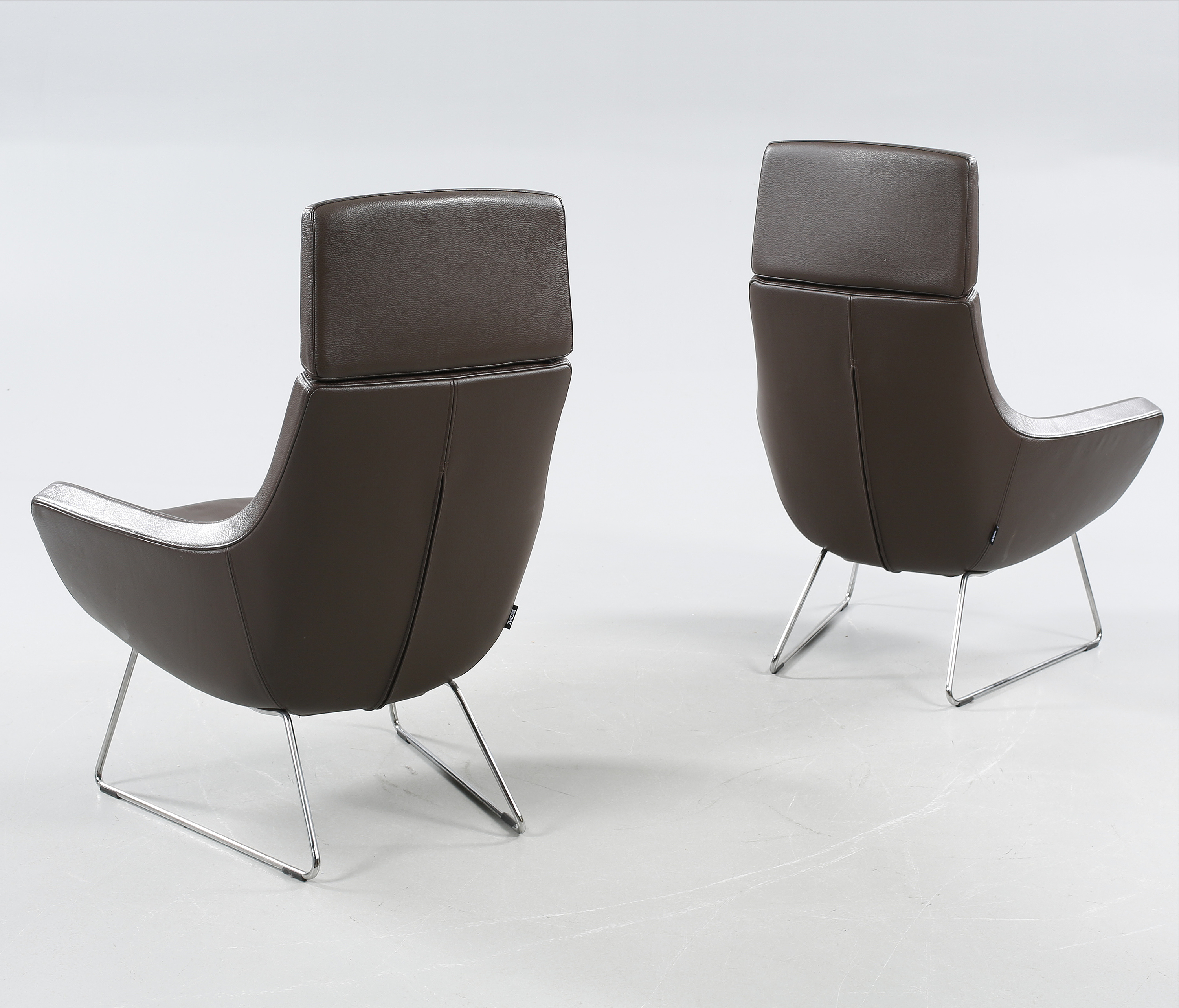 ROGER PERSSON, ett par, fåtöljer, "Happy", Swedese, 2000-tal. - Bukowskis