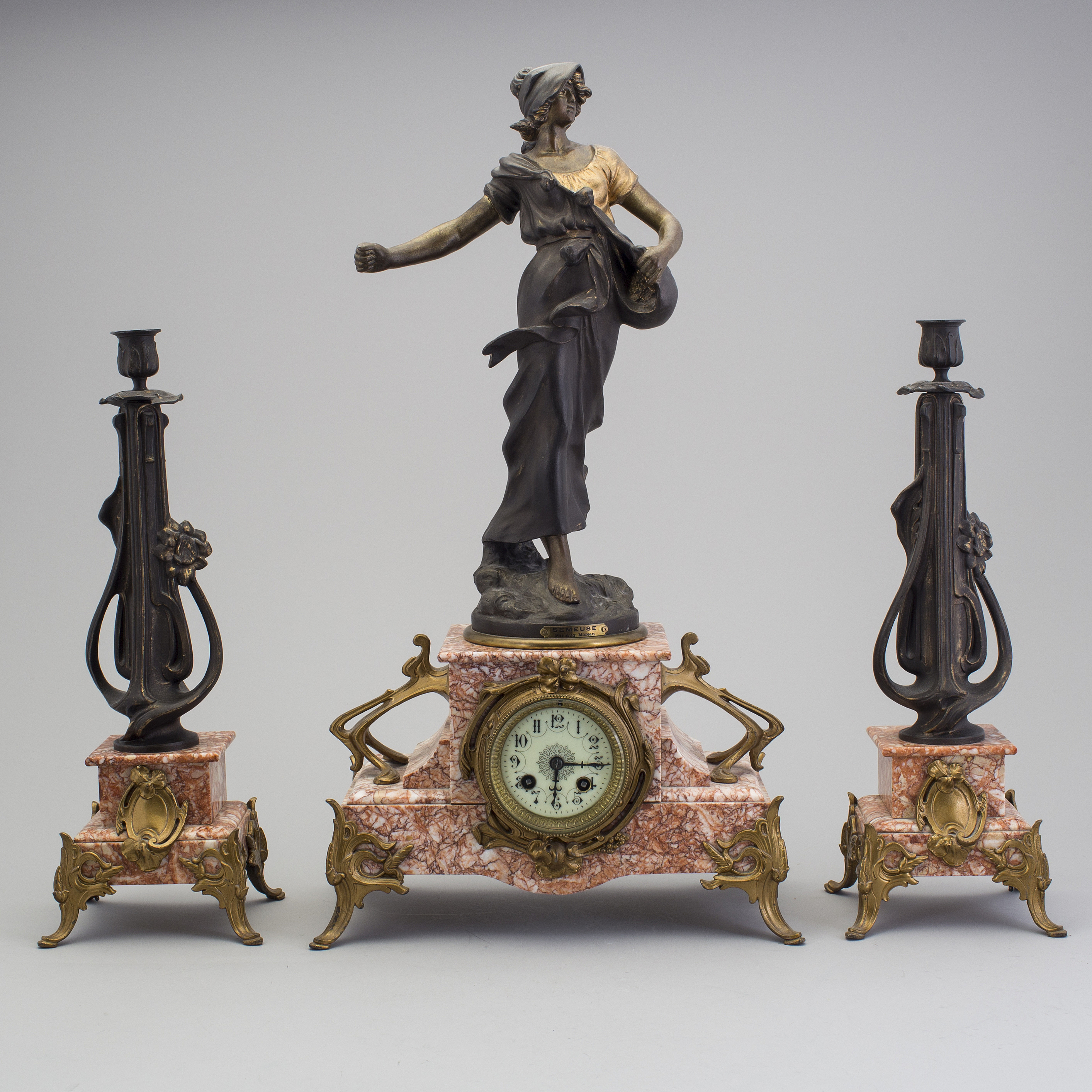 AUGUSTE MOREAU, table clock and chandeliers. - Bukowskis