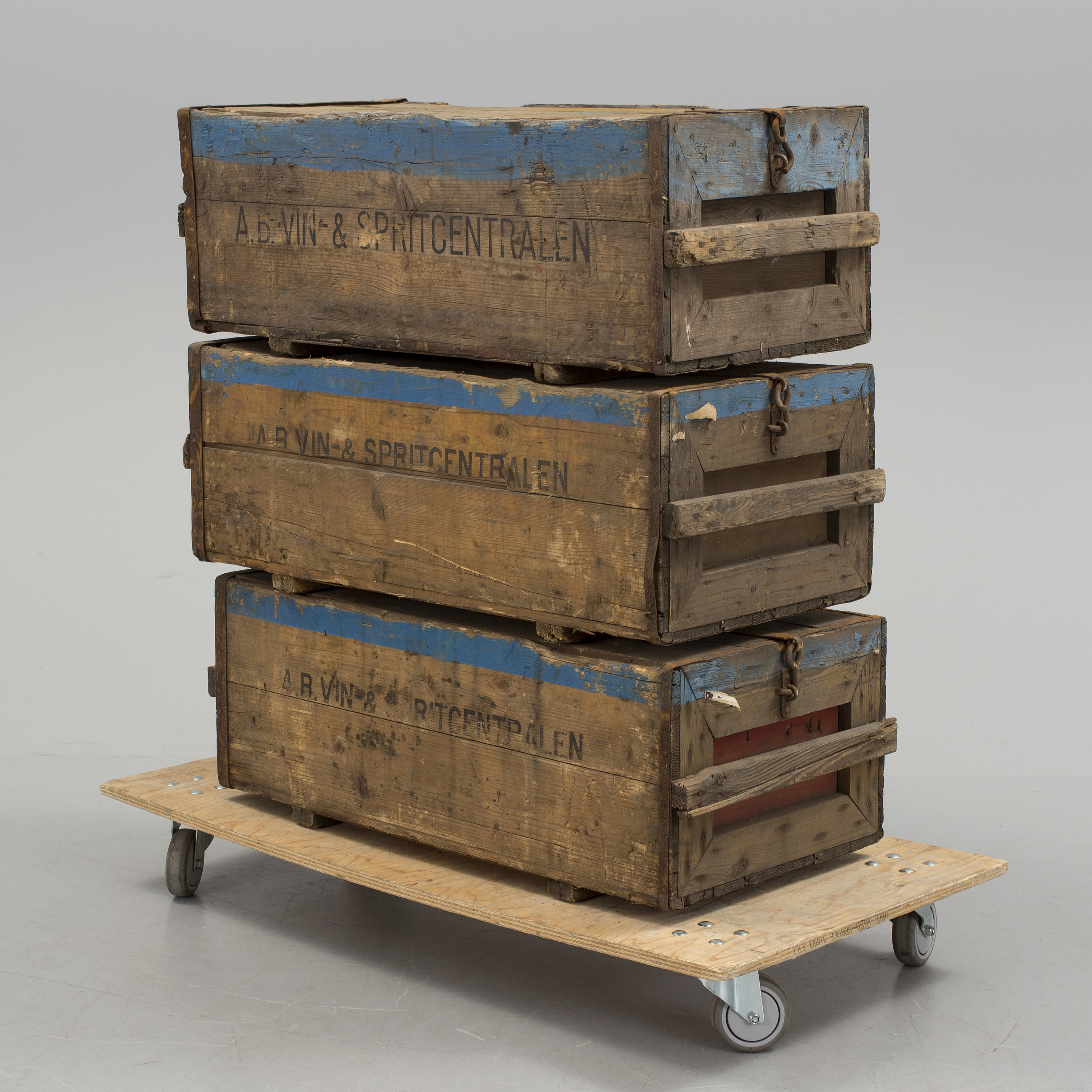 Three mid 1900s wooden boxes. - Bukowskis