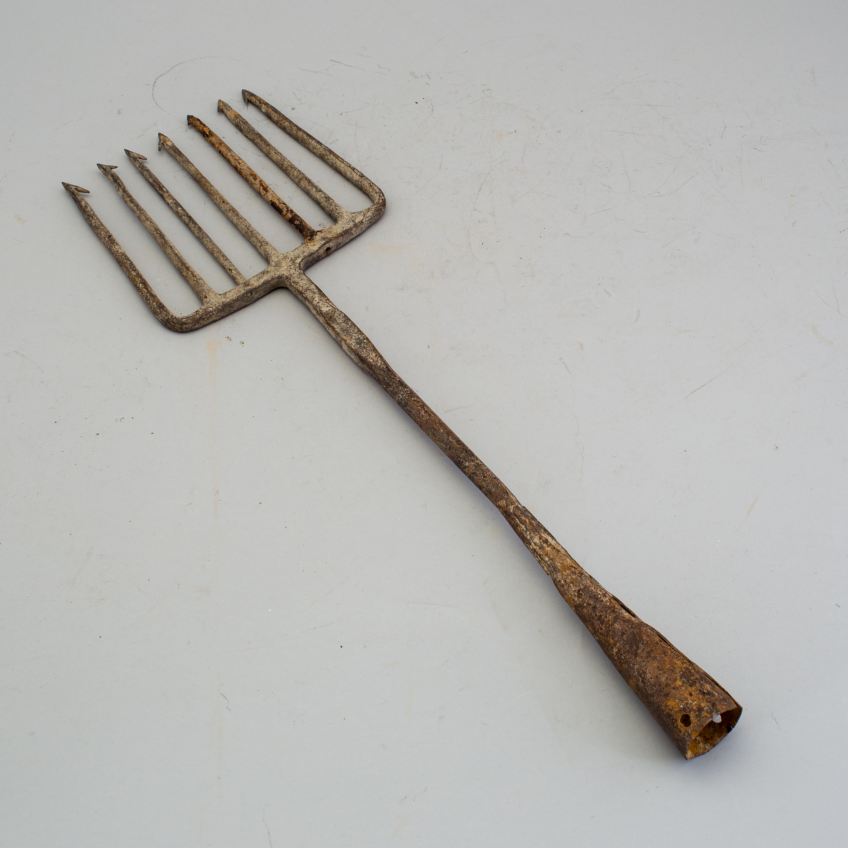 LJUSTER OCH DEKORELEMENT, smide, 1700-tal. - Bukowskis