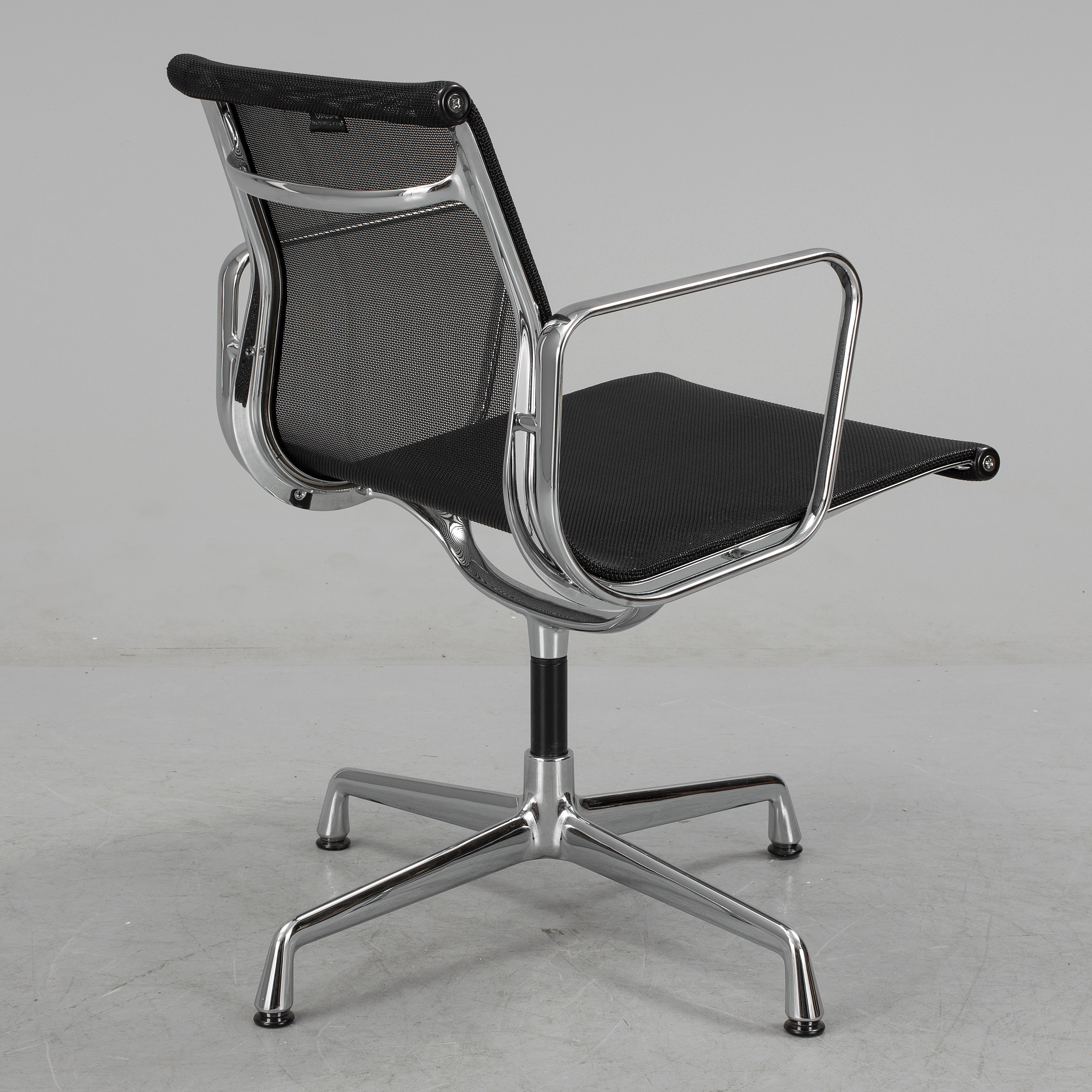 CHARLES & RAY EAMES, stol, "Aluminium Group Chair 108", Vitra. - Bukowskis