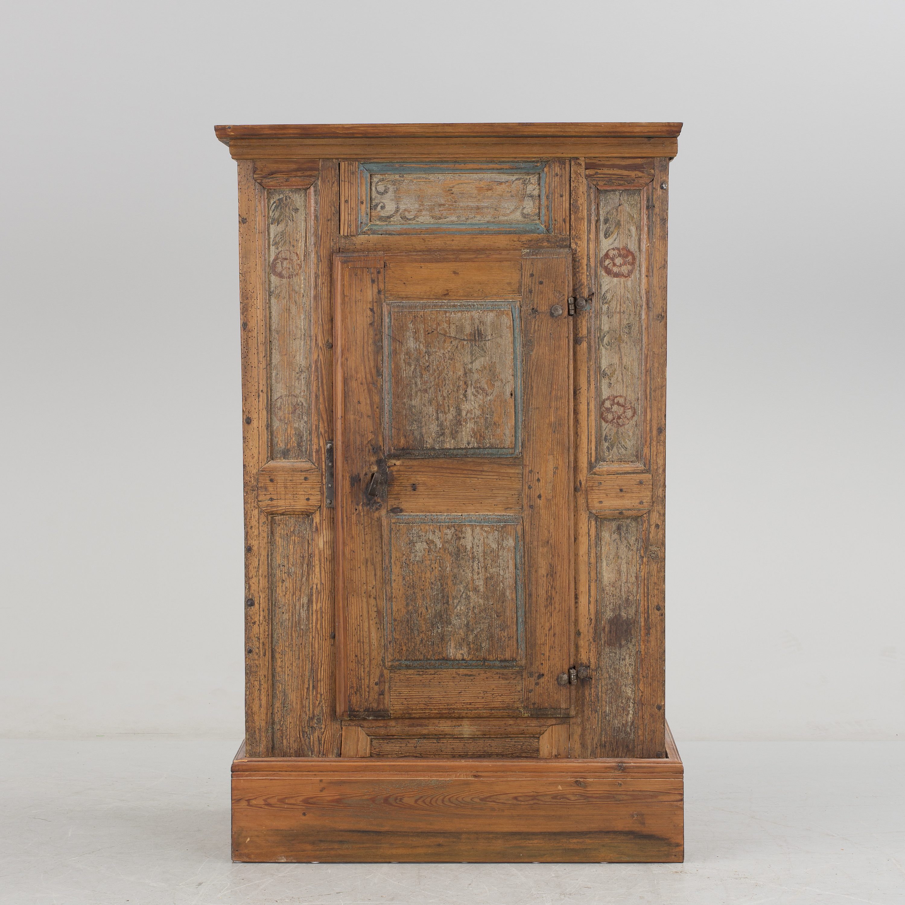A 1700s cabinet. - Bukowskis