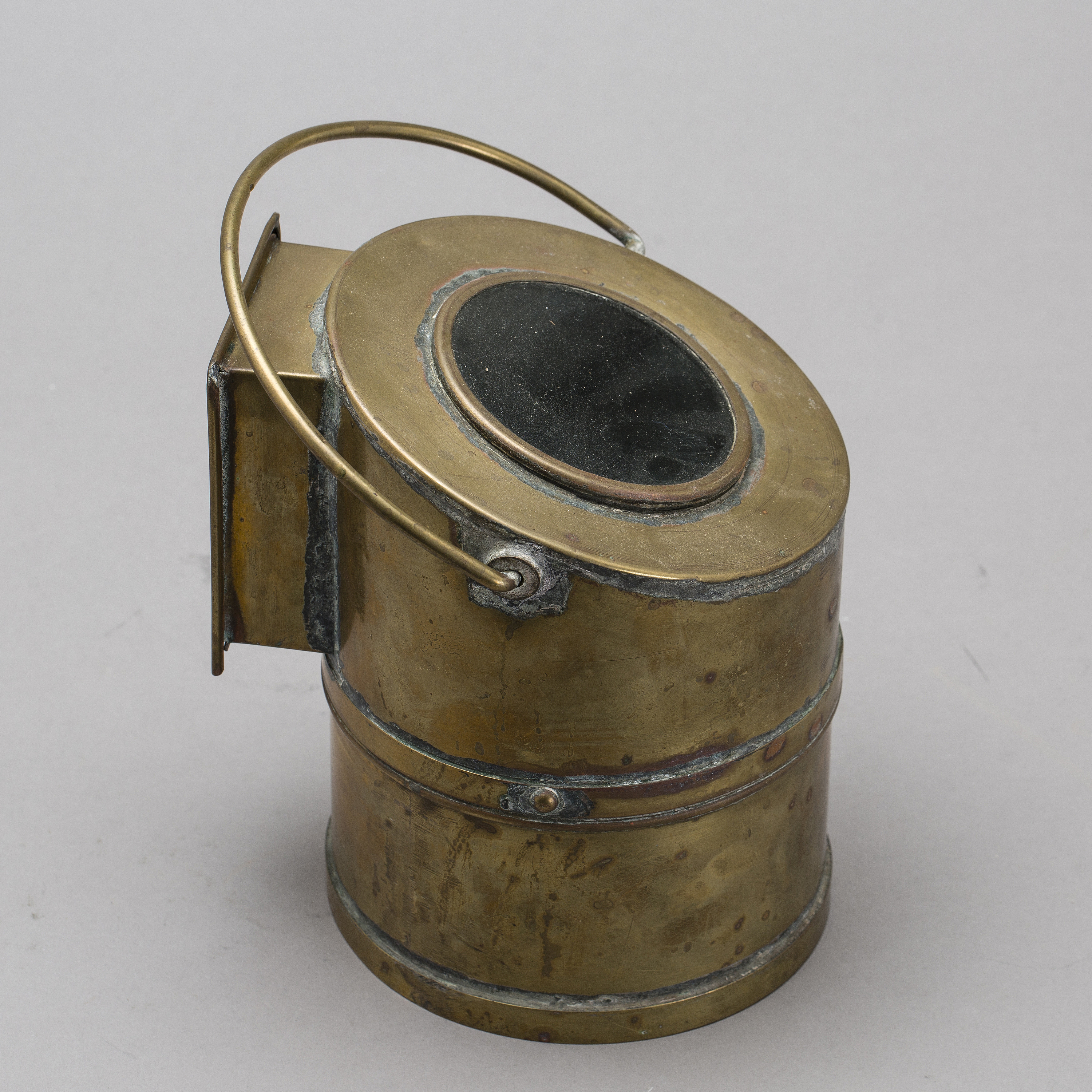 KOMPASS, LYTH, Stockholm. Omkring 1900. - Bukowskis