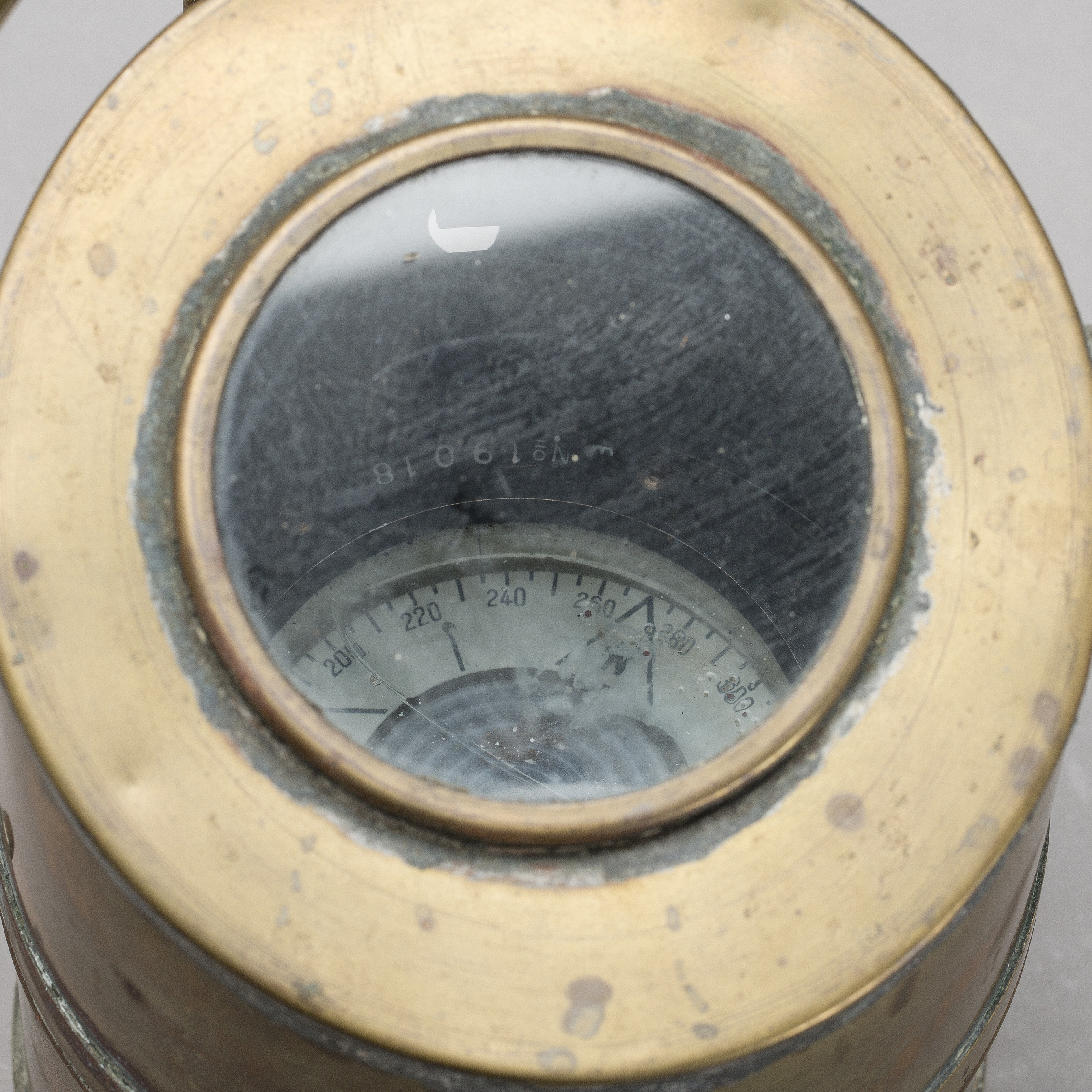 KOMPASS, LYTH, Stockholm. Omkring 1900. - Bukowskis