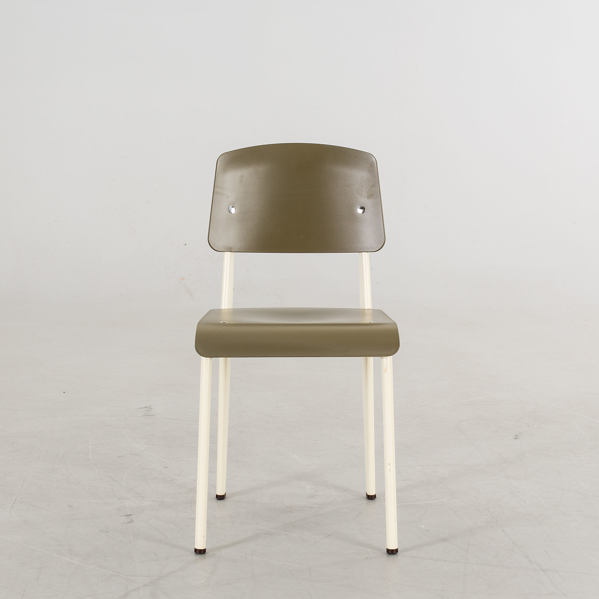 STOL, "Standard", Jean Prouvé, Vitra. - Bukowskis