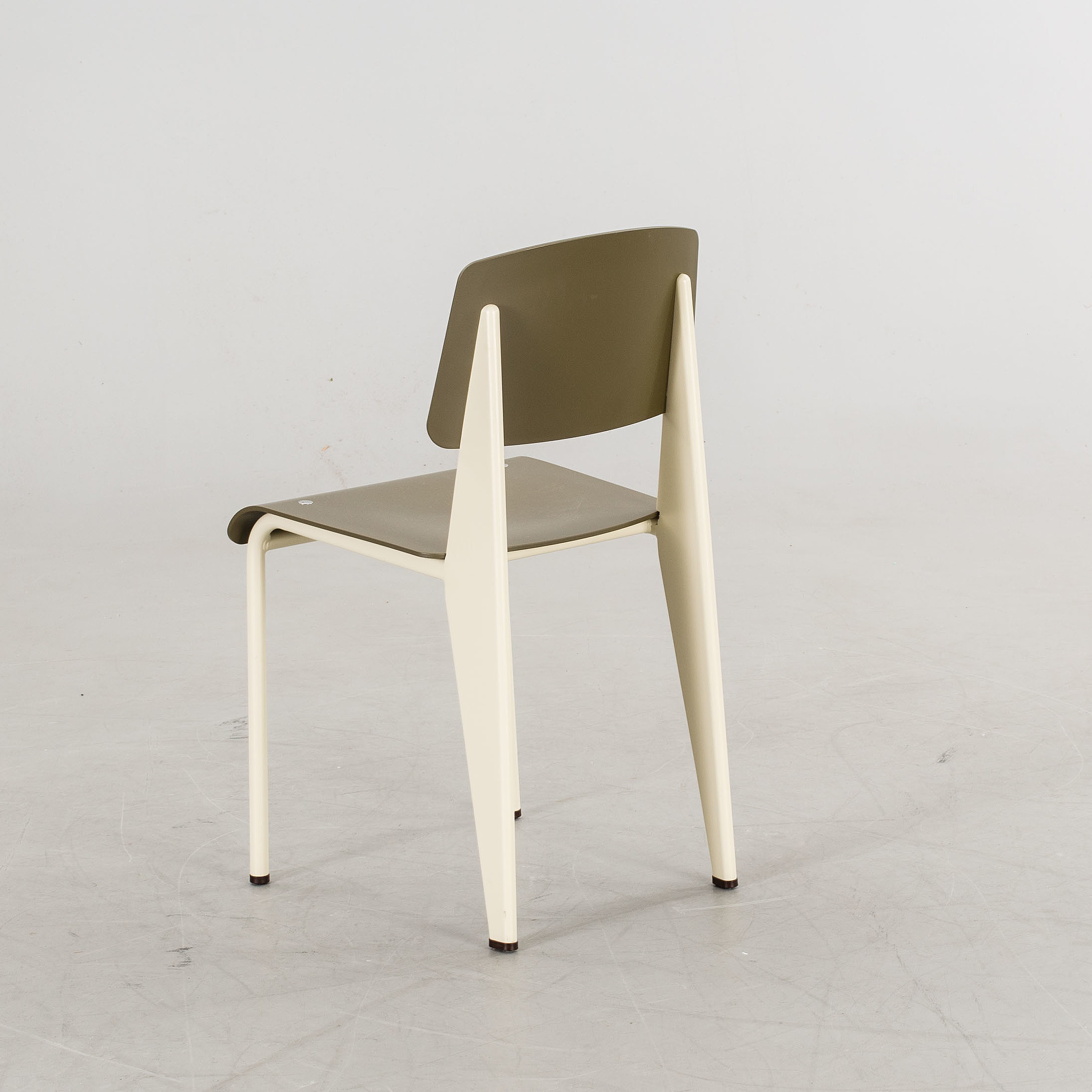 STOL, "Standard", Jean Prouvé, Vitra. - Bukowskis