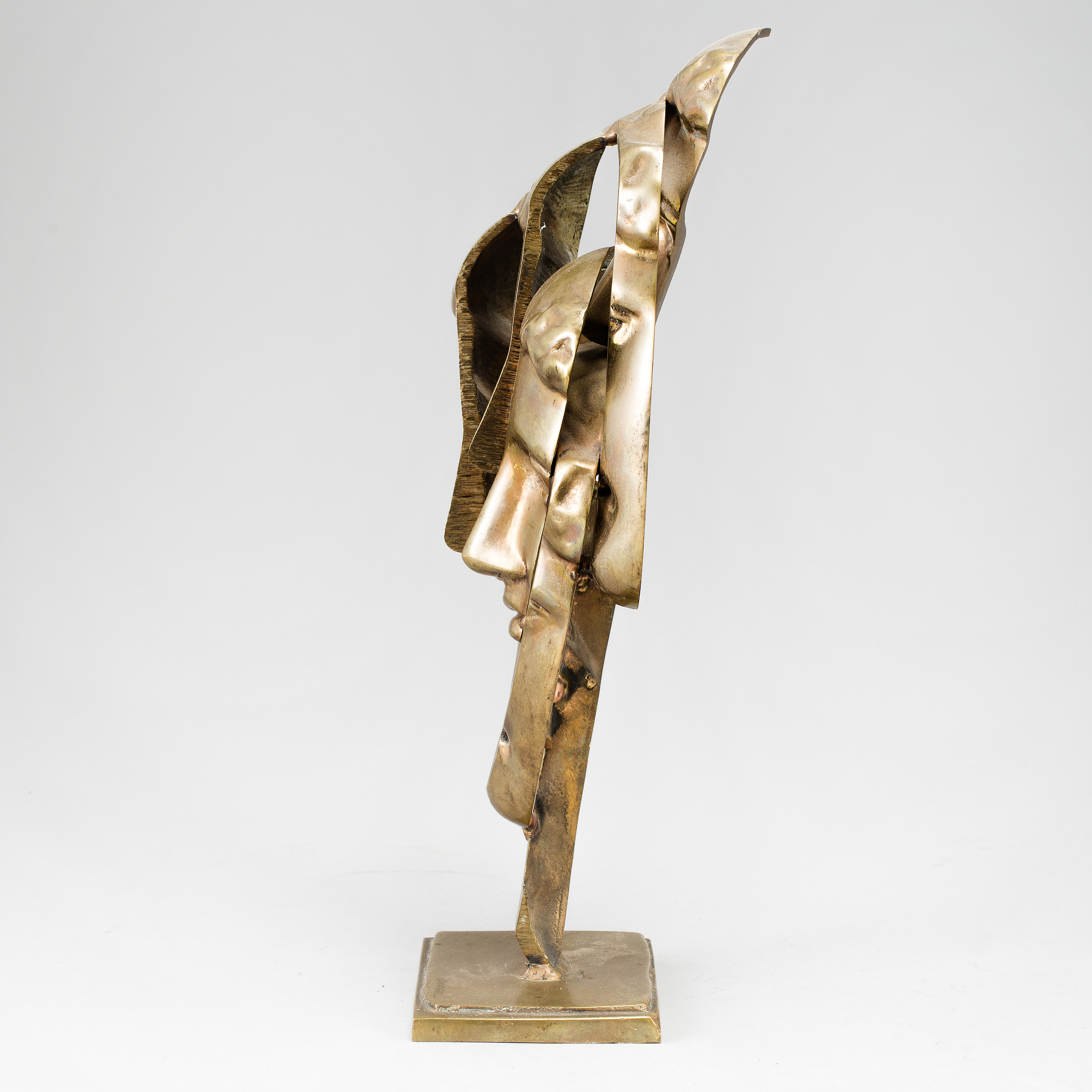 FERNANDEZ ARMAN, FERNANDEZ ARMAN, sculpture in bronze, gold patina ...