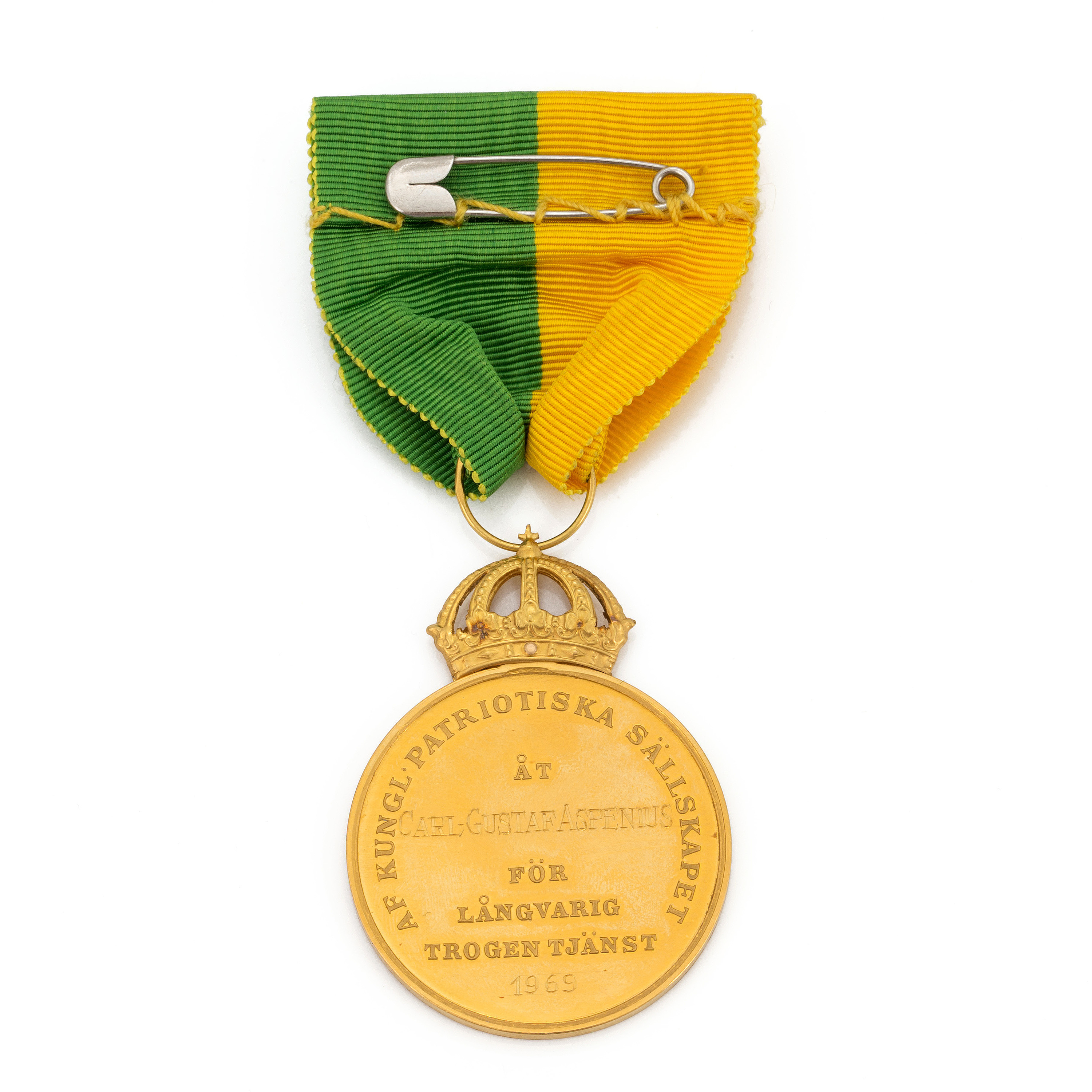 a Swedish gold medal from Kungl Patriotiska Sällskapet. Weight ca 27 ...