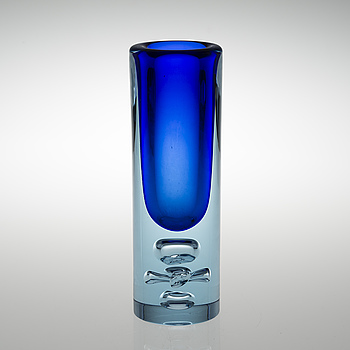 A GLASS VASE DESIGNED BY JAN BERÁNEK, model 8044, Skrdlovice, 1980s ...