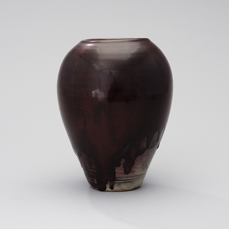 TOINI MUONA, A CERAMIC VASE. Signed TM, Arabia. Early 1940s. - Bukowskis