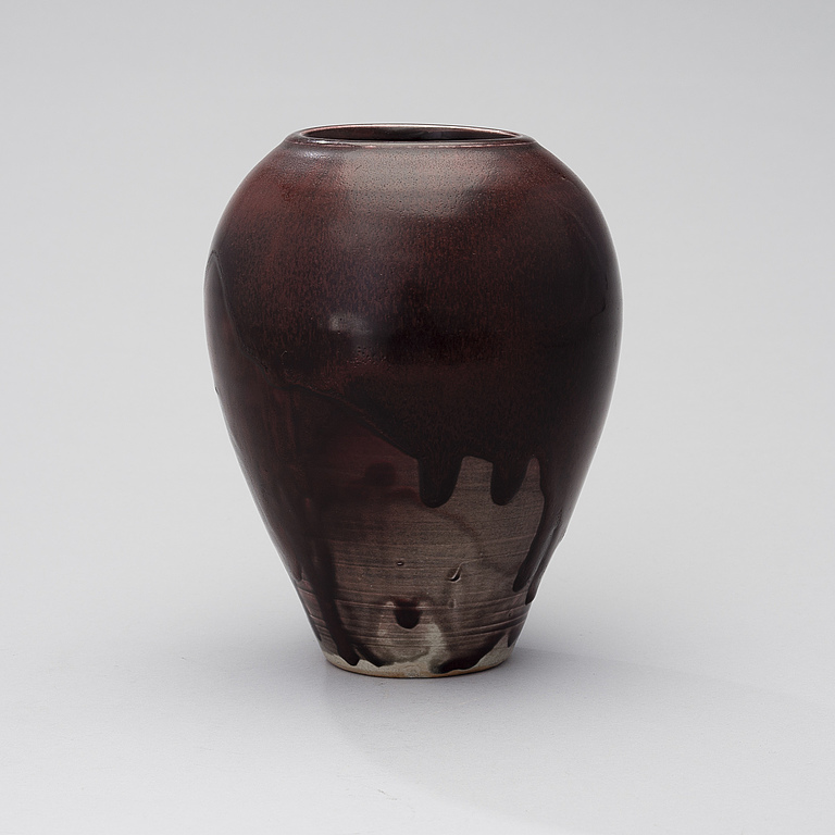 TOINI MUONA, A CERAMIC VASE. Signed TM, Arabia. Early 1940s. - Bukowskis