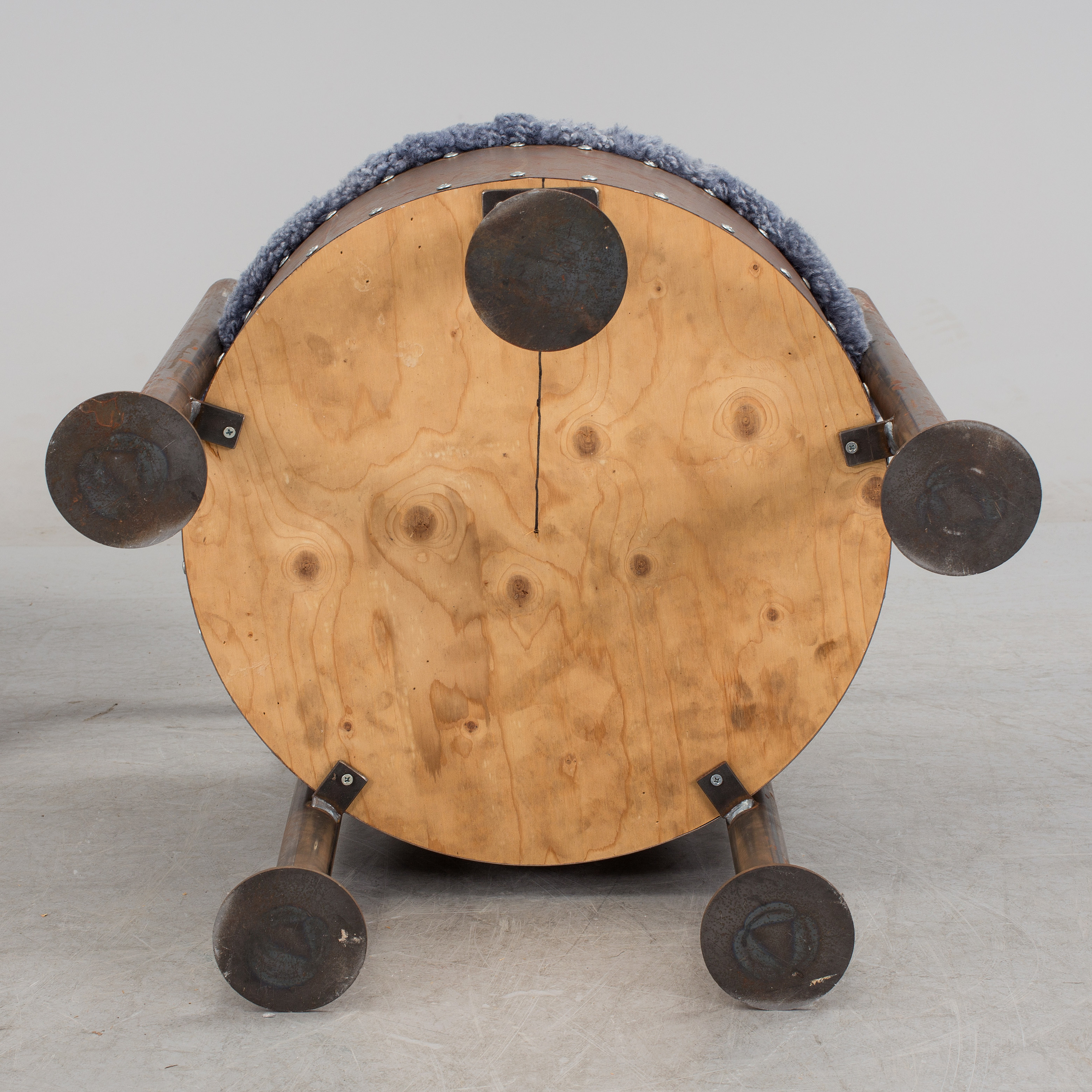 A pair of steel chairs by Arpad Földessy, 21st Century. - Bukowskis