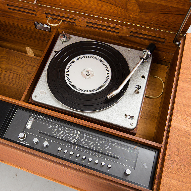 MUSIKMÖBEL, Beomaster 1200 RG Type 2226, Bang & Olufsen, 1965. - Bukowskis