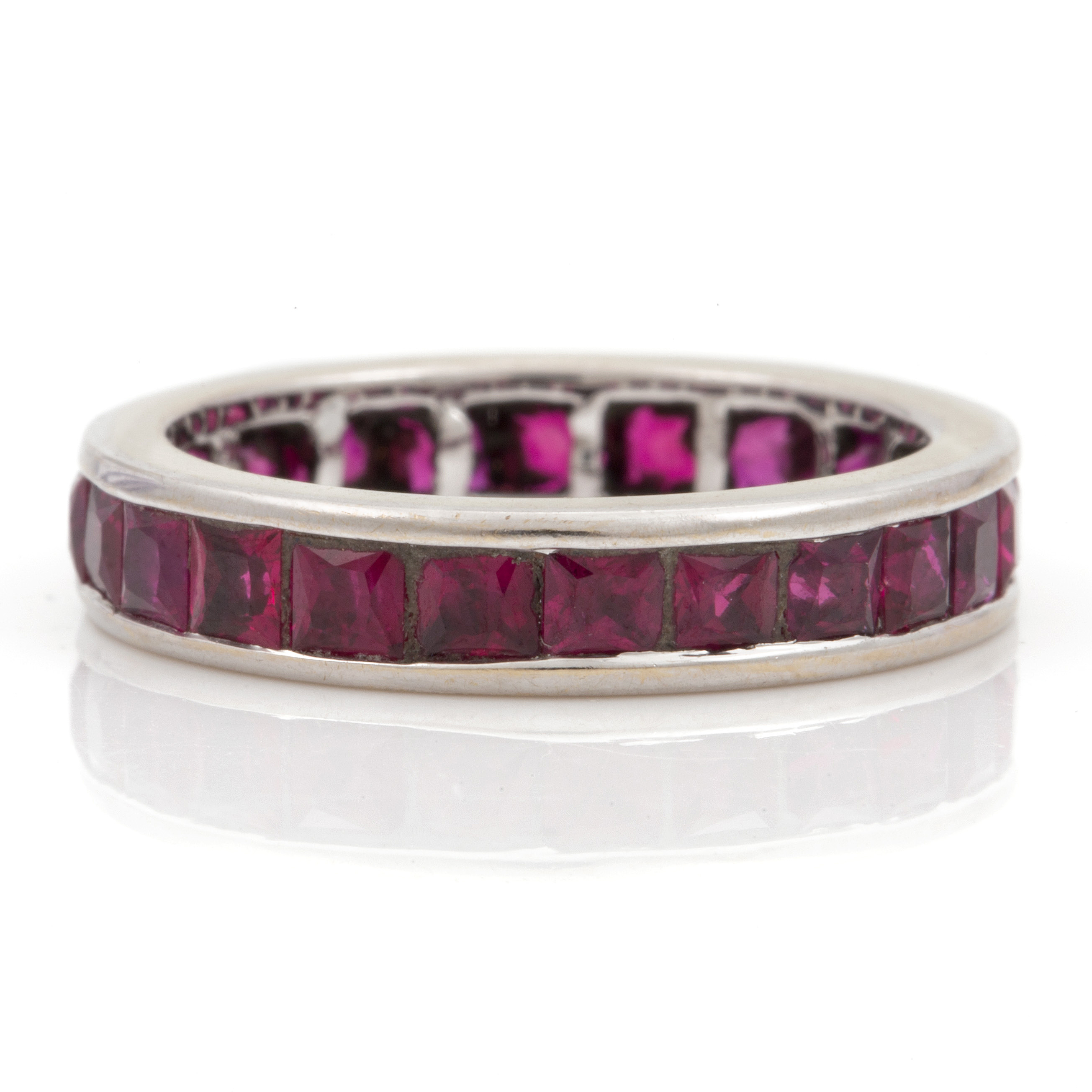 A circa 4.30 ct ruby eternity ring. - Bukowskis